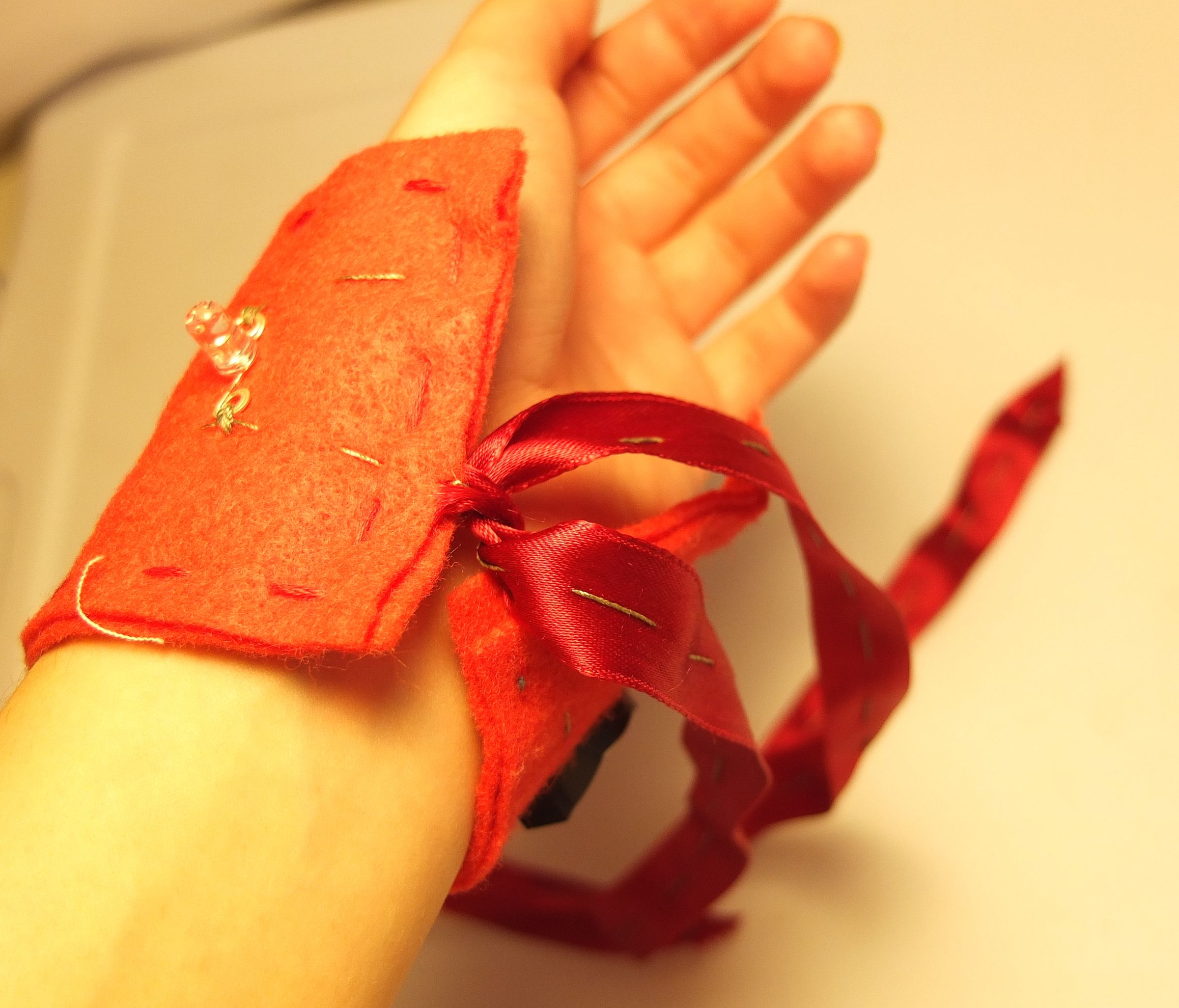 LED Conductive Switch Bracelet : 9 Steps (with Pictures) - Instructables