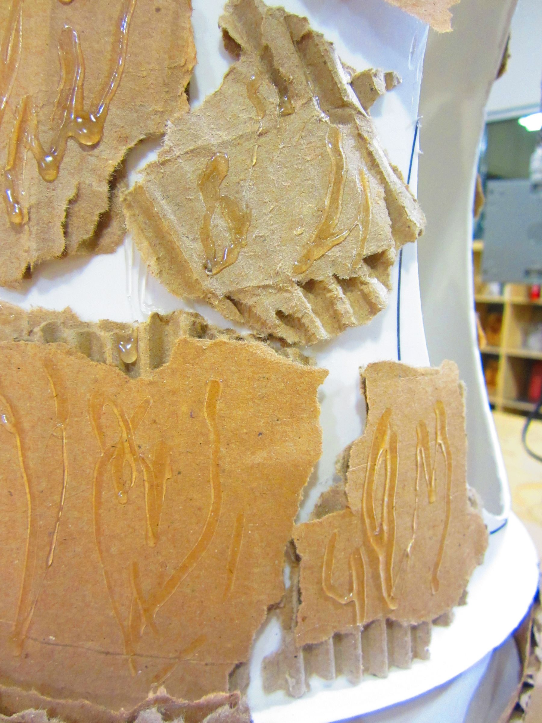 Thrifty Bucket Tree Stump : 6 Steps (with Pictures) - Instructables