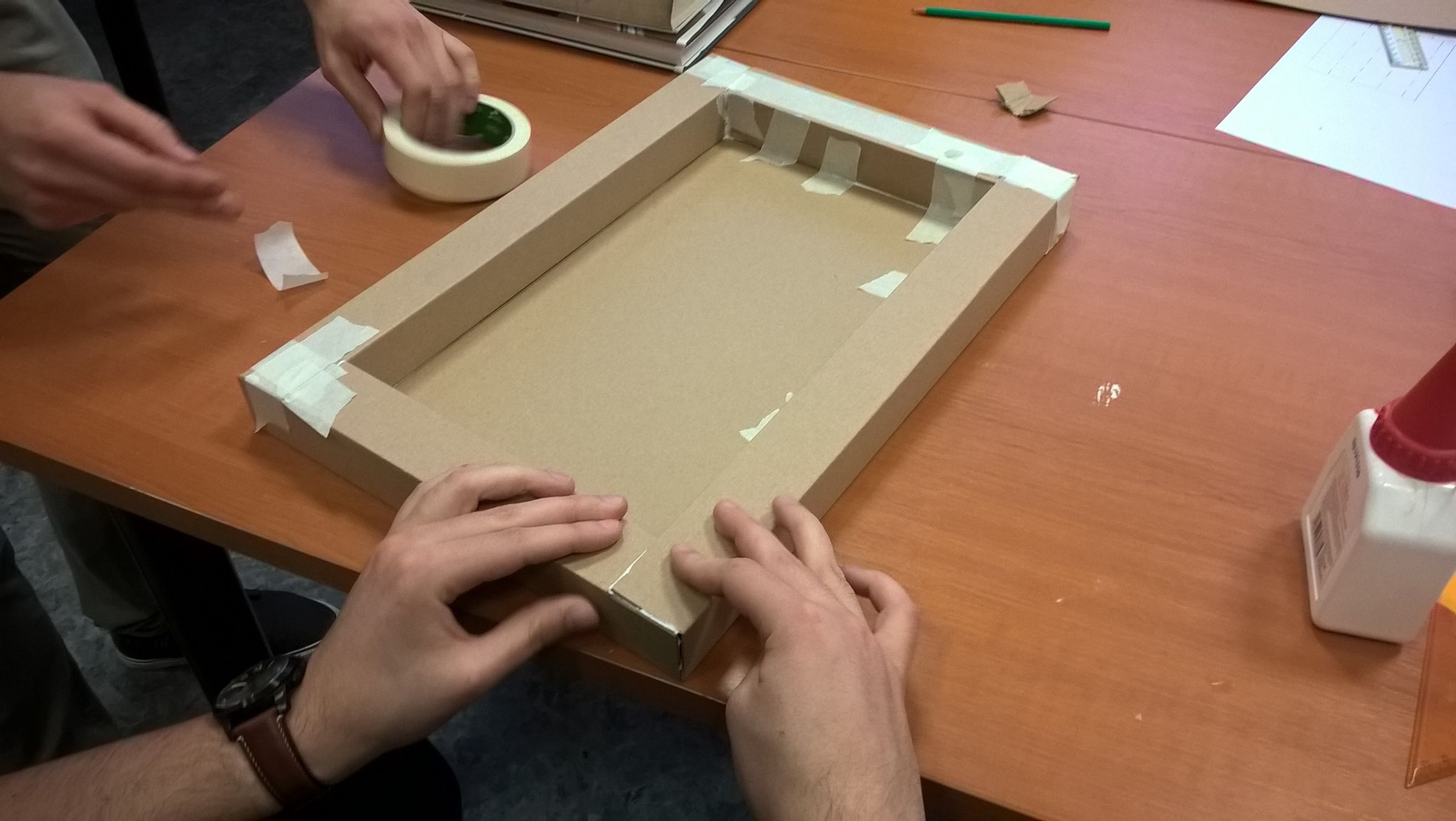 Cardboard Laptop Desk : 9 Steps (with Pictures) - Instructables