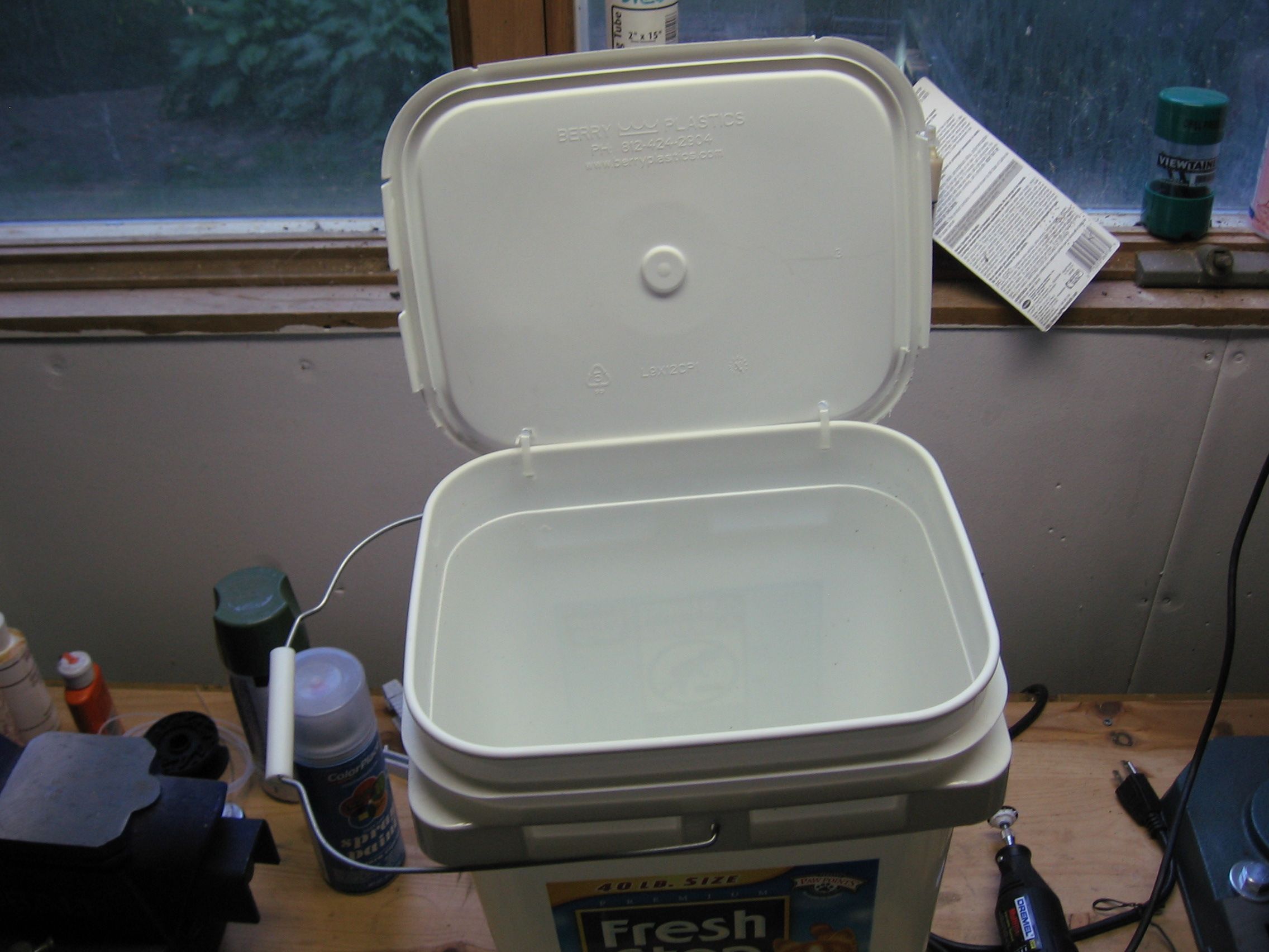 Simple Hinged Lid for a 5 Gallon Bucket : 5 Steps - Instructables