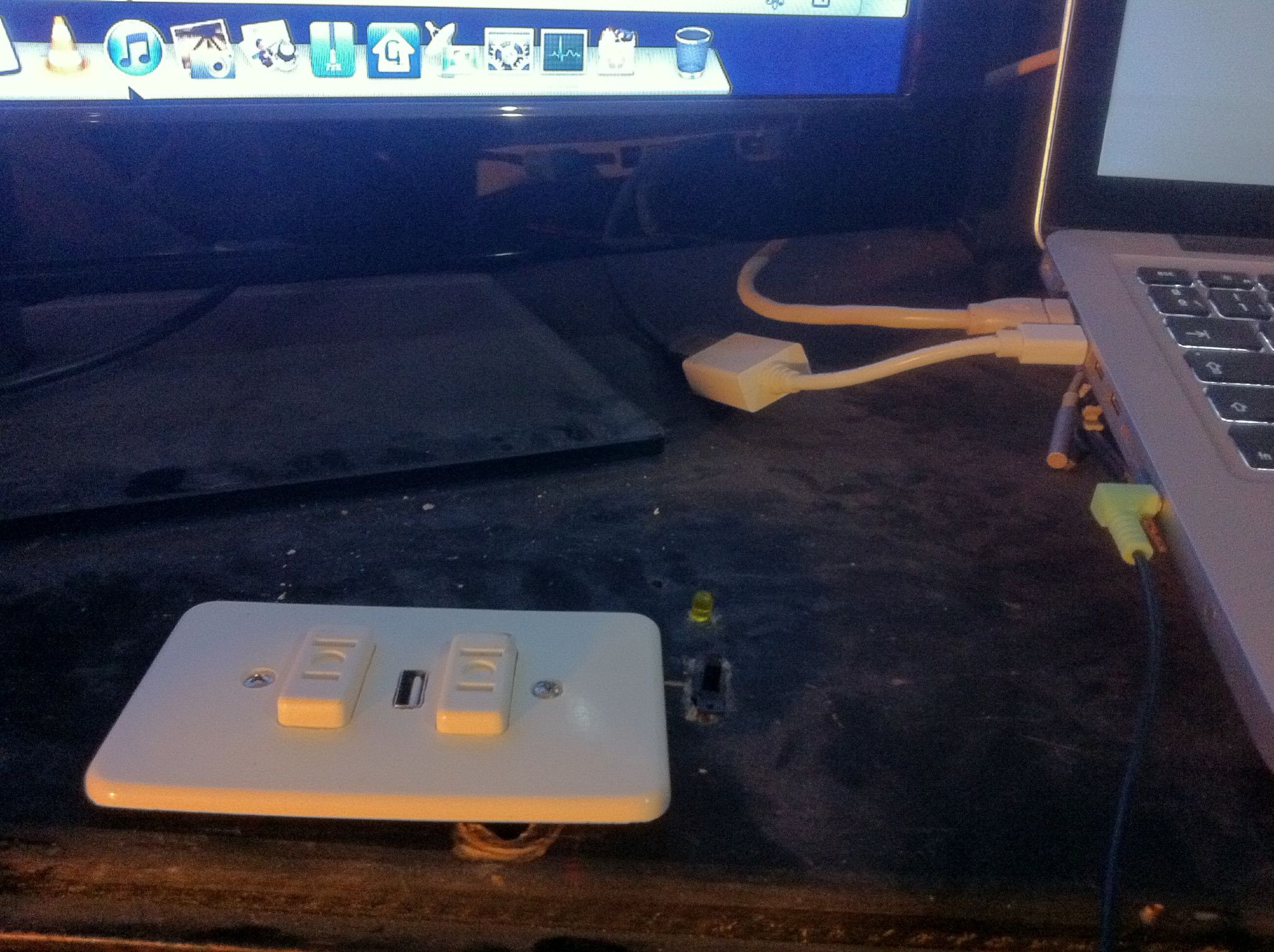 USB Charger, Inside a Wall Outlet : 5 Steps - Instructables