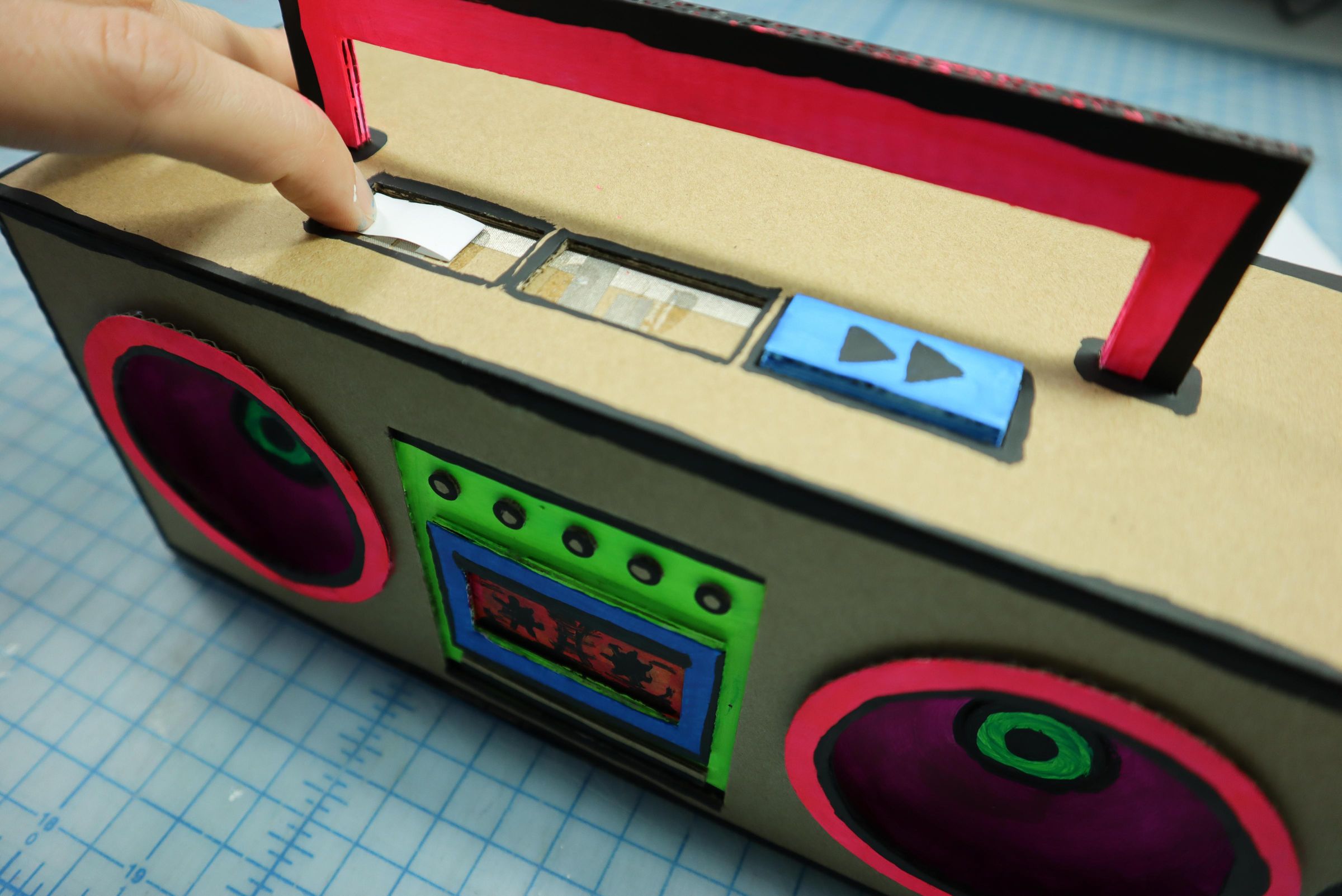 MP3 Playing 90's BoomBox : 18 Steps (with Pictures) - Instructables