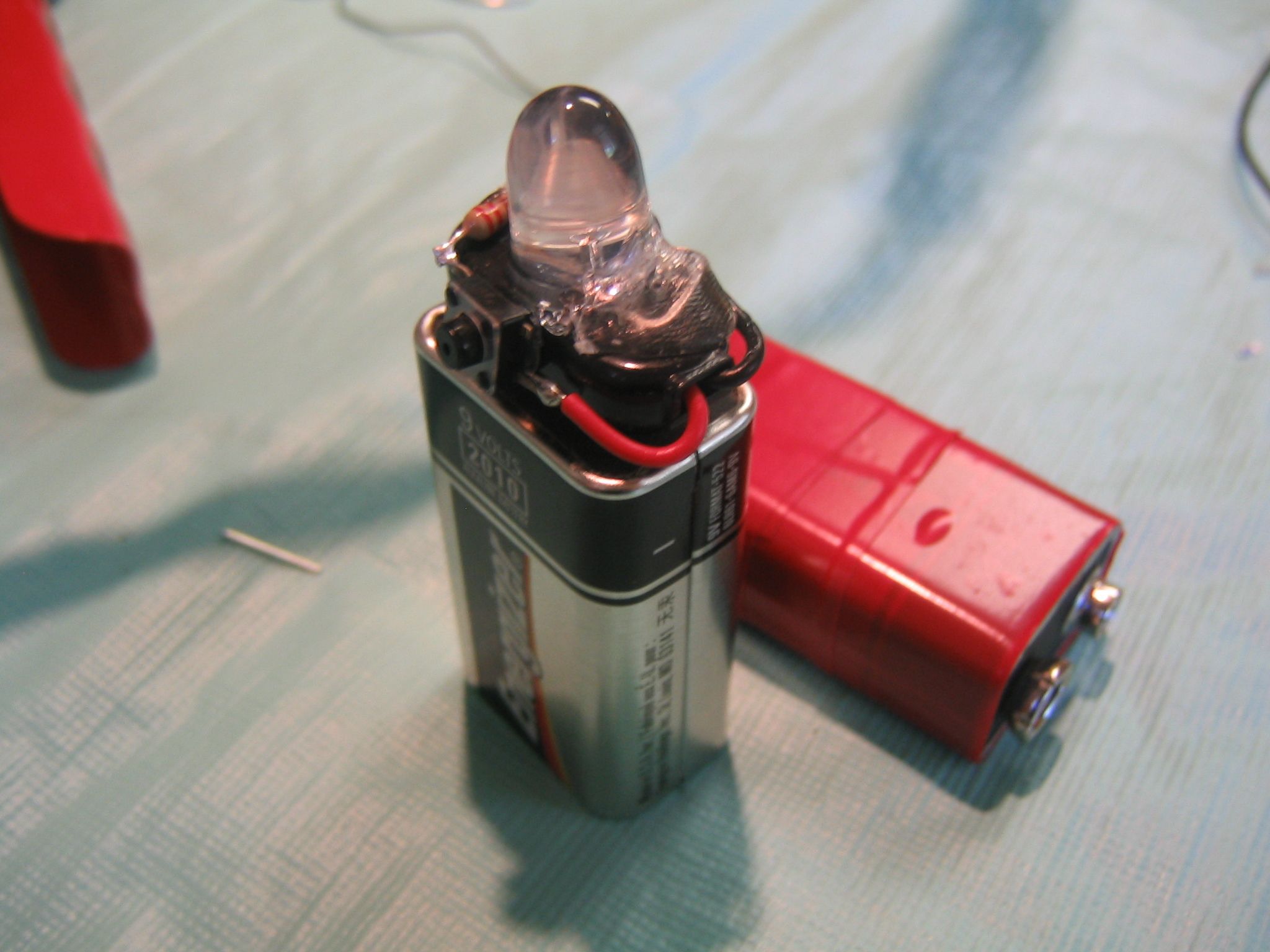 9v LED Flashlight - Teh Best Evarrr! : 4 Steps - Instructables