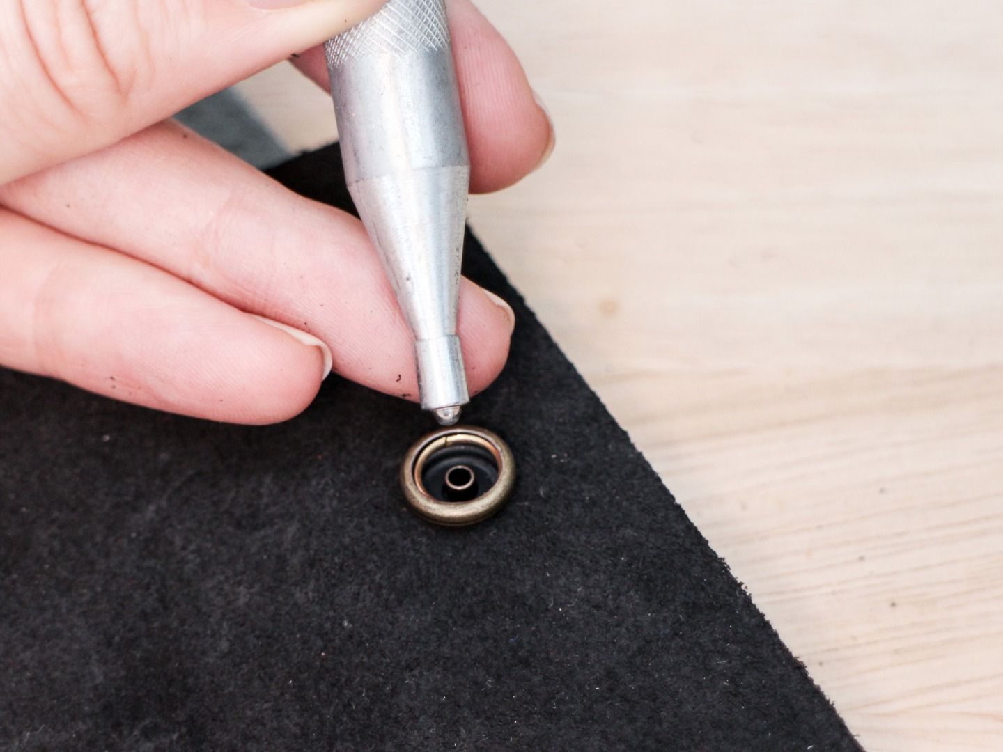 Leather Hardware: Snaps : 5 Steps - Instructables
