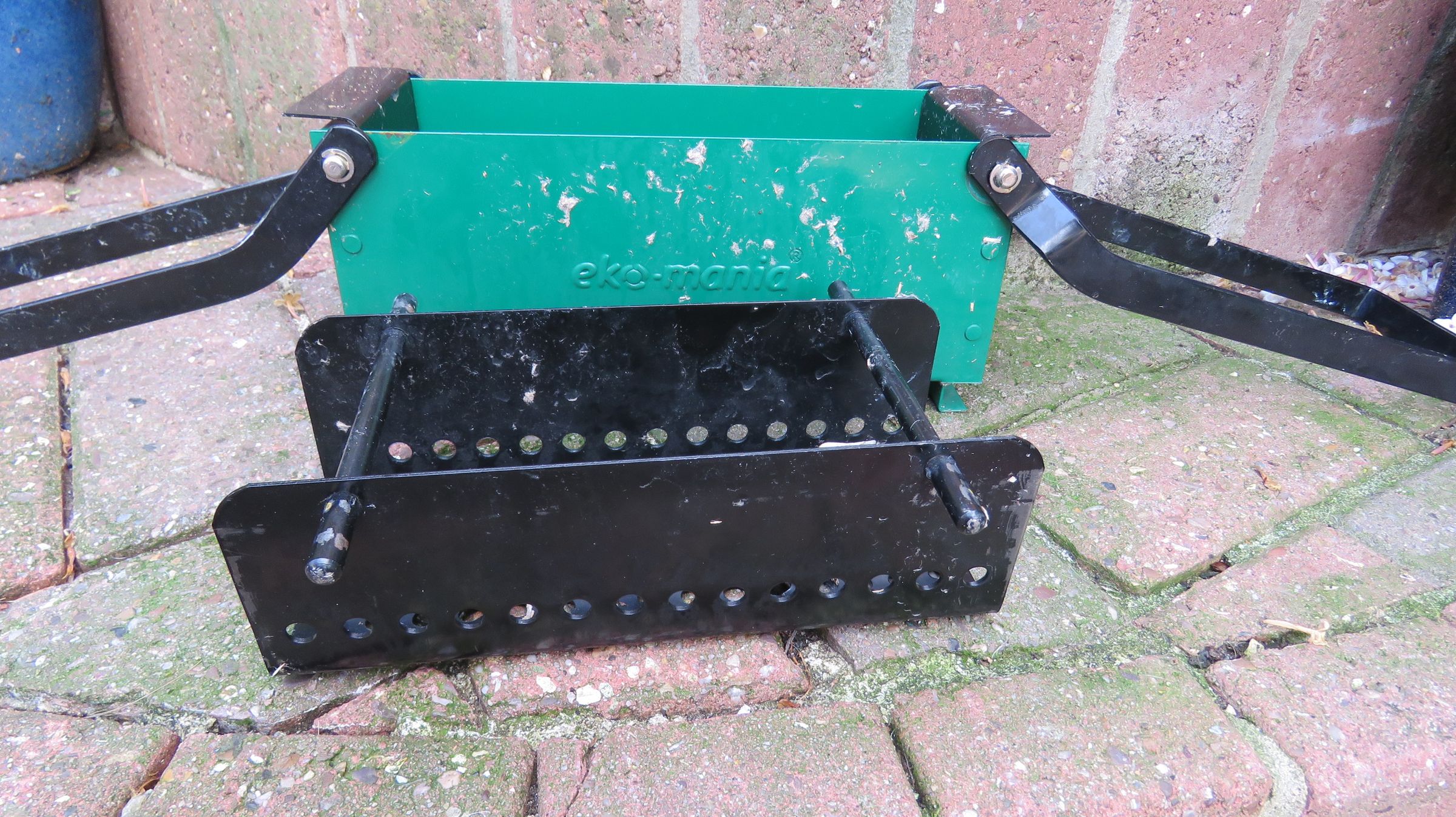 easy-way-to-make-free-fuel-from-sawdust-and-paper-short-video-4