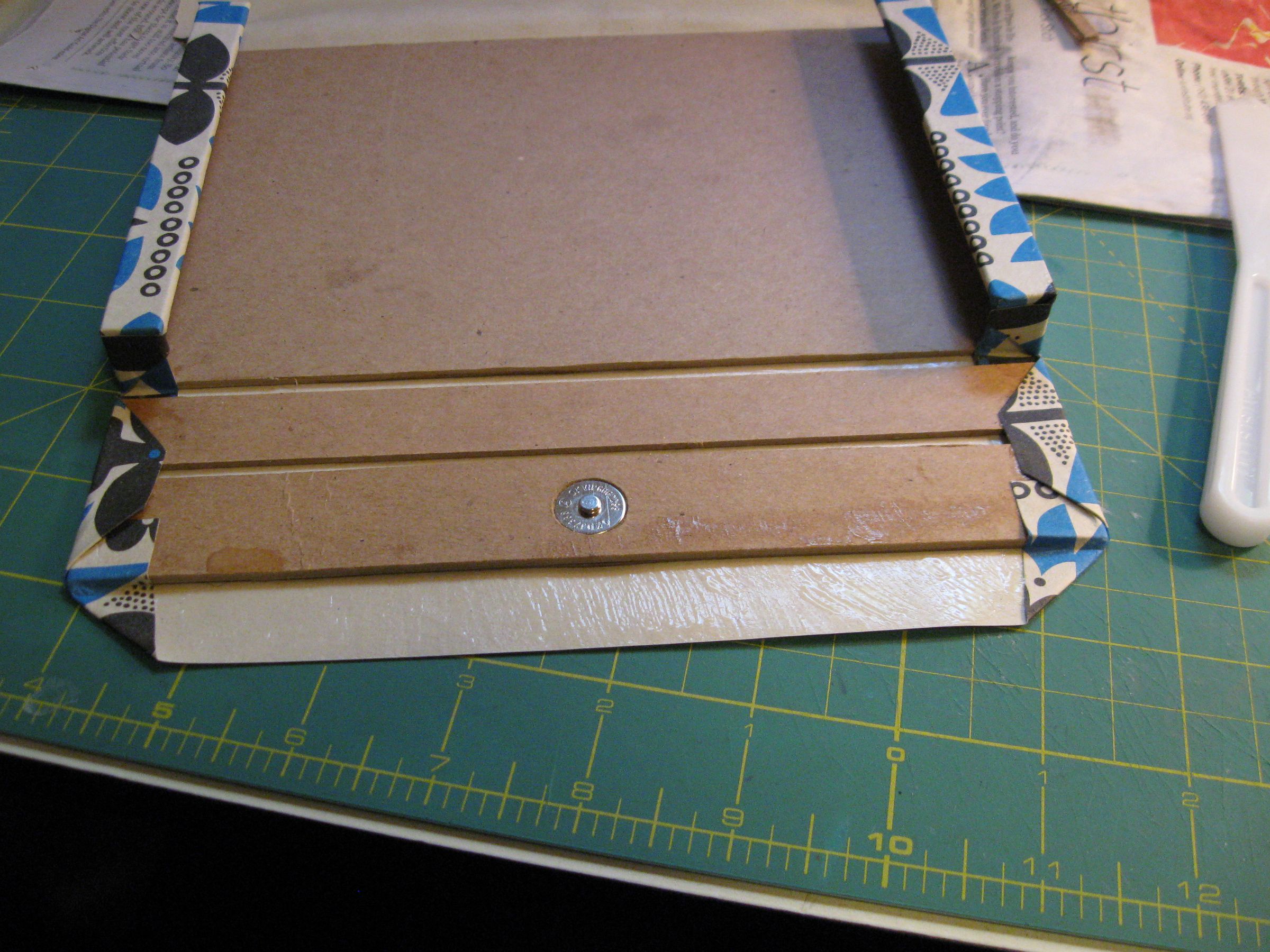 Kindle Cover W/ Magnetic Closure - Instructables