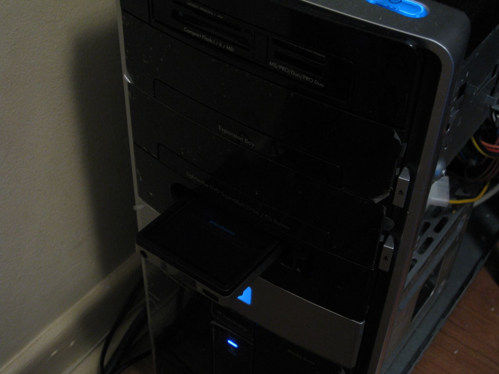 Seamless Zune Dock - HP Pocket Media Drive Bay : 9 Steps - Instructables