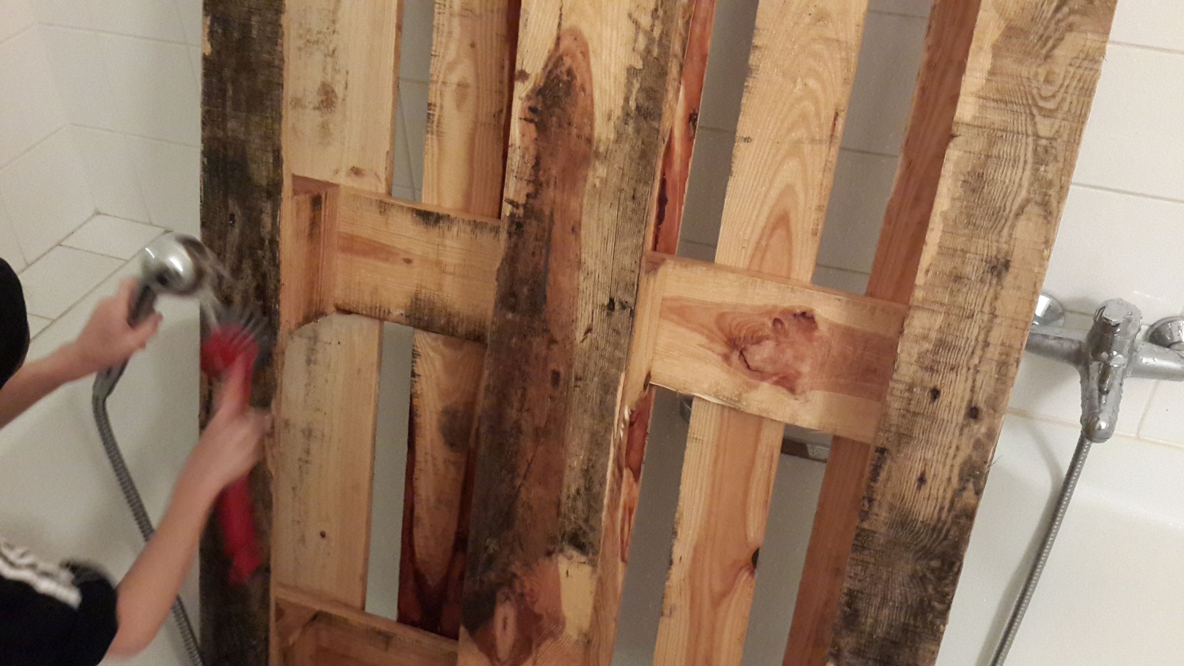 30 Minute Pallet Coffee Table : 9 Steps (with Pictures) - Instructables