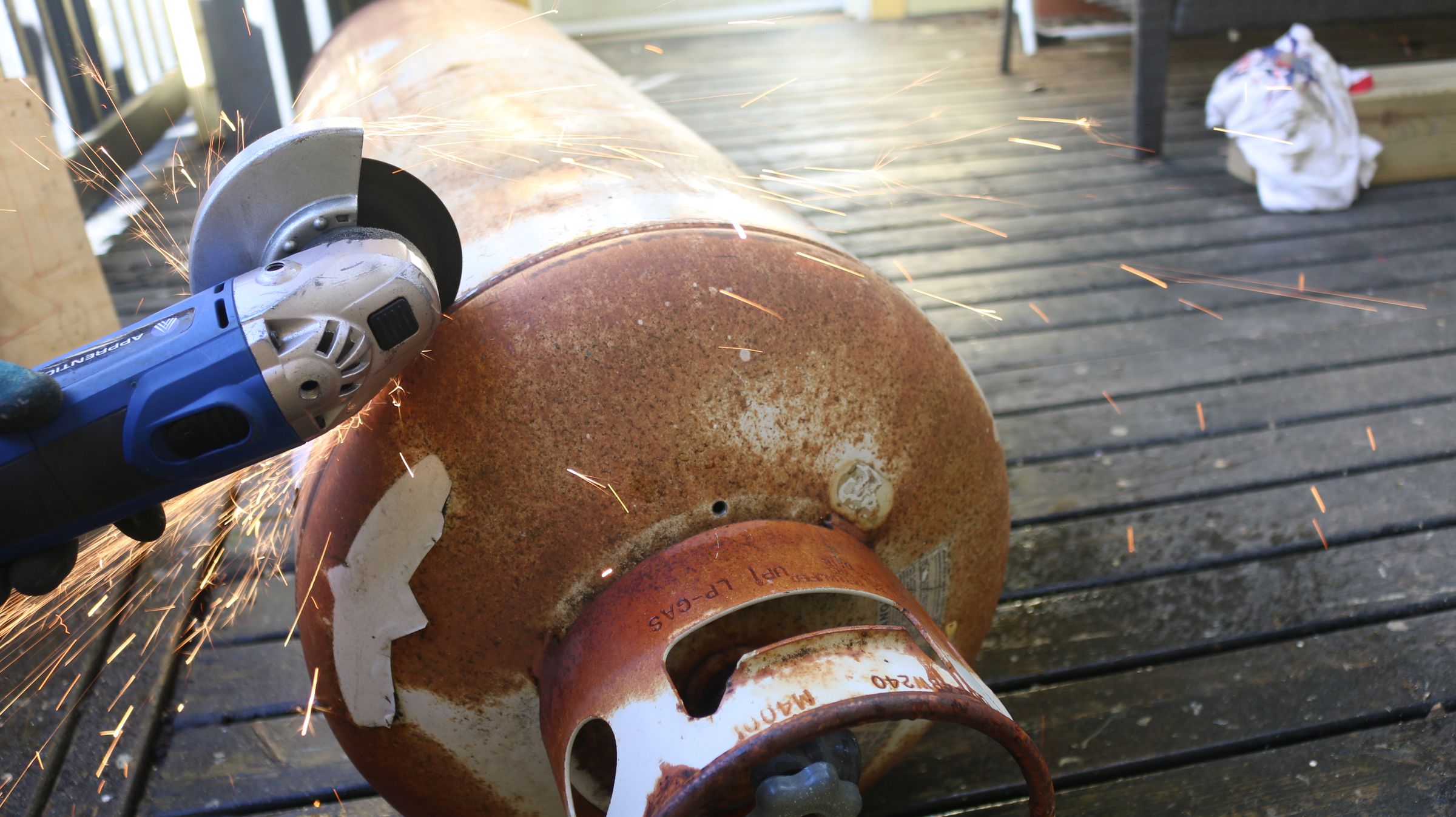 100 Lb Propane Tank Smoker Build : 10 Steps (with Pictures) - Instructables