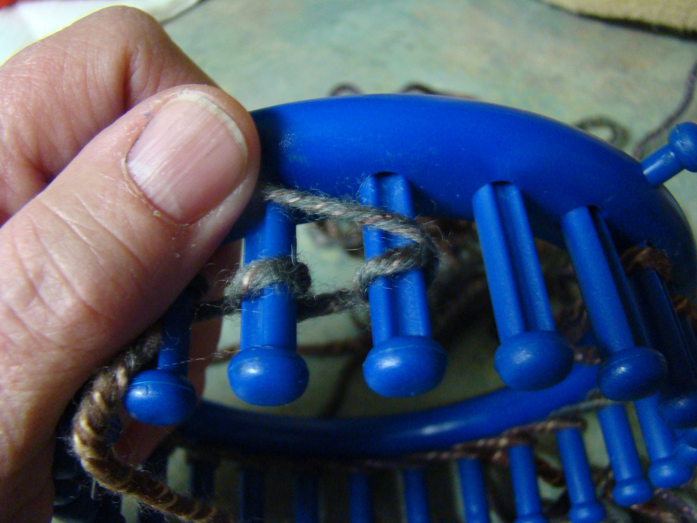 How to Make Warm Mittens Using a Round Loom : 22 Steps - Instructables