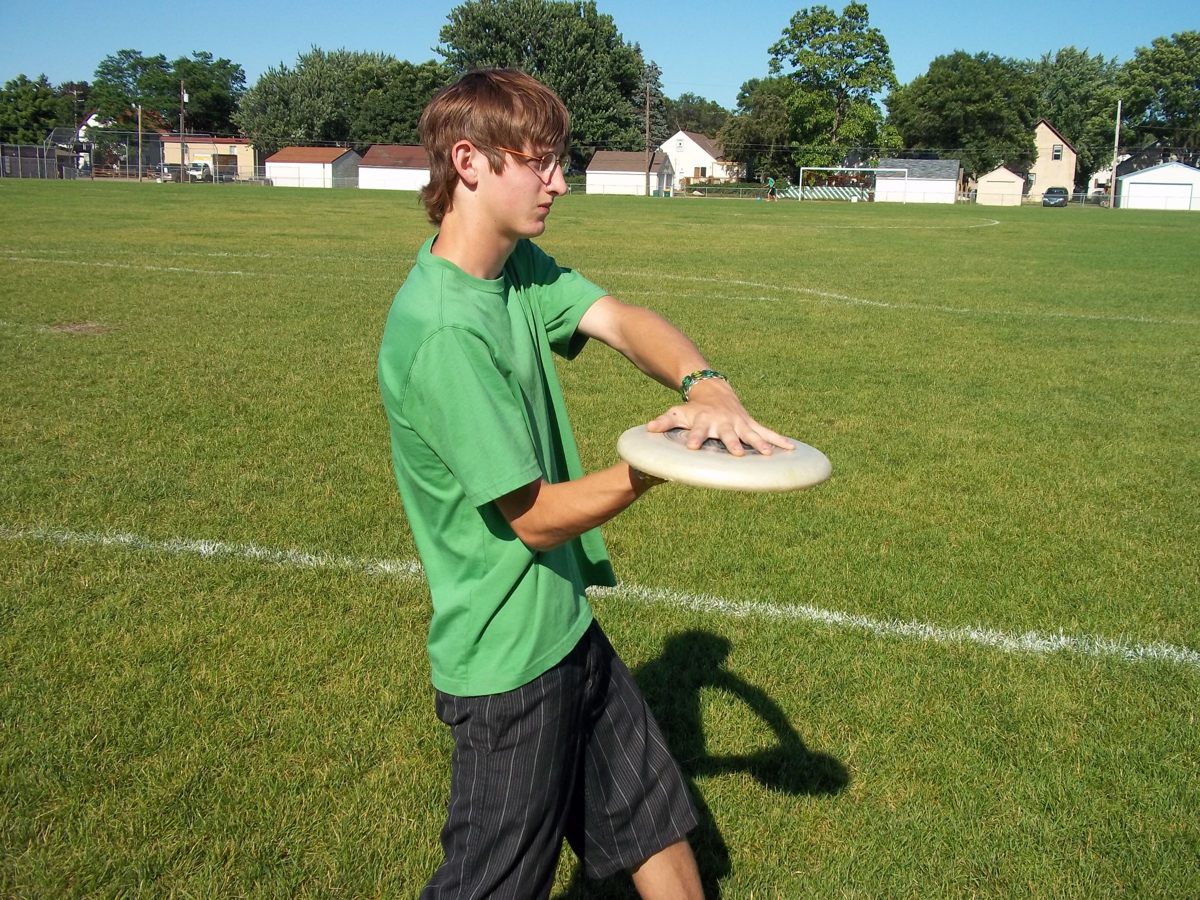 Funky McGroovy Frizbee Throwing Guide : 9 Steps (with Pictures ...