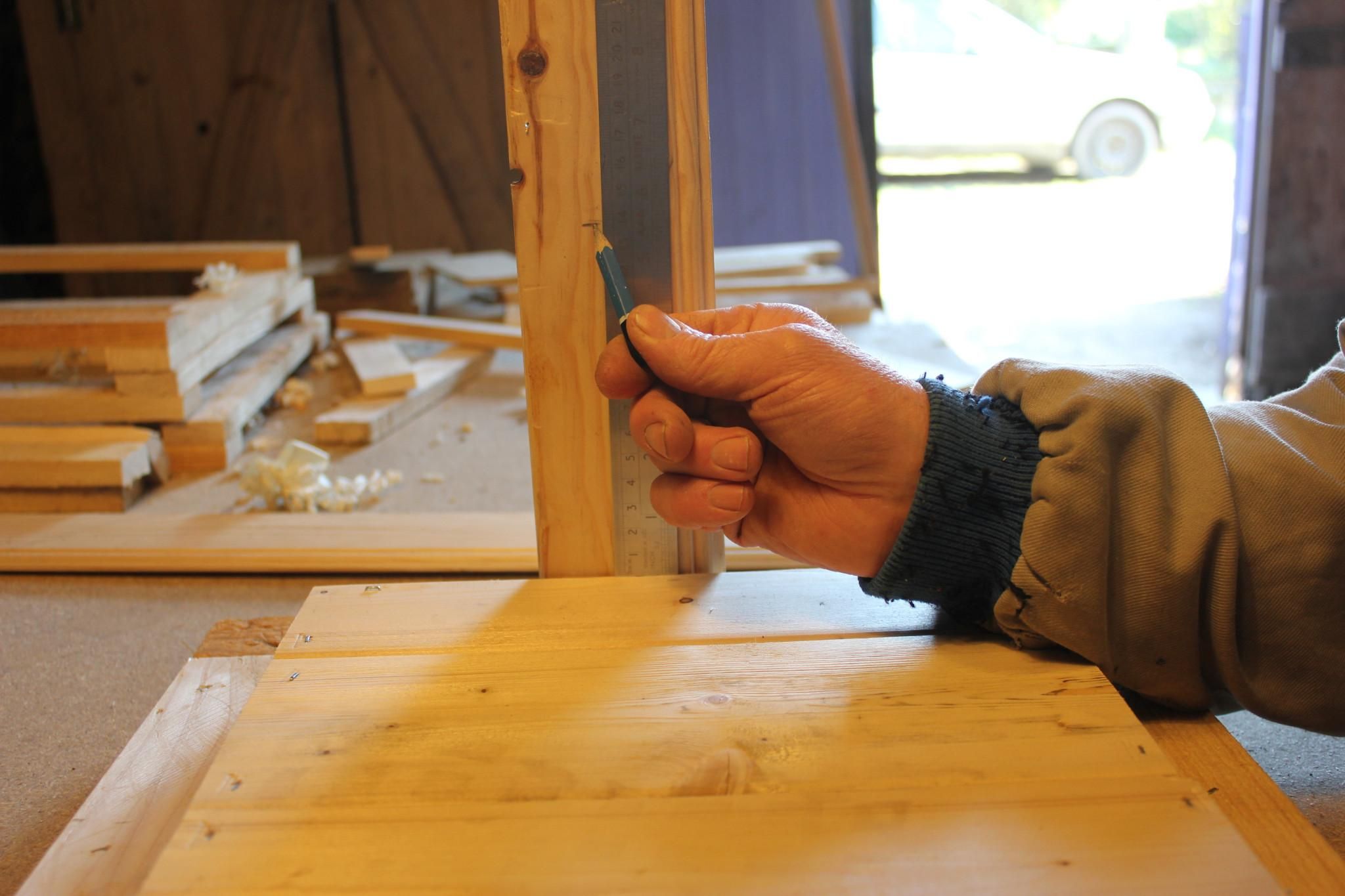 Make a Wooden Fuelless Cooker or Hay-box Using Scrap Wood and Hemp Wool ...