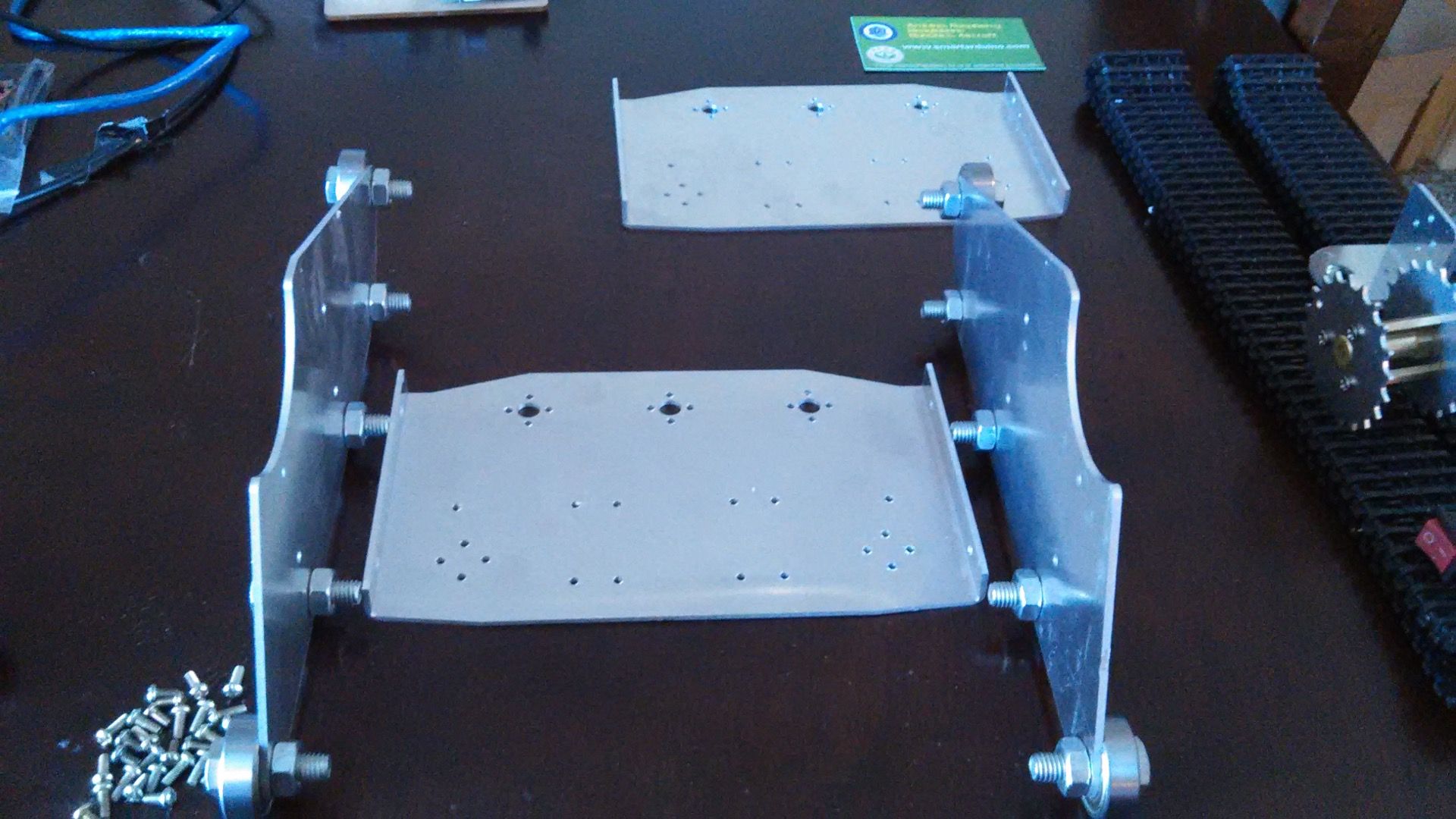 Robo TK-100 Tank Chasis Assembly : 4 Steps - Instructables