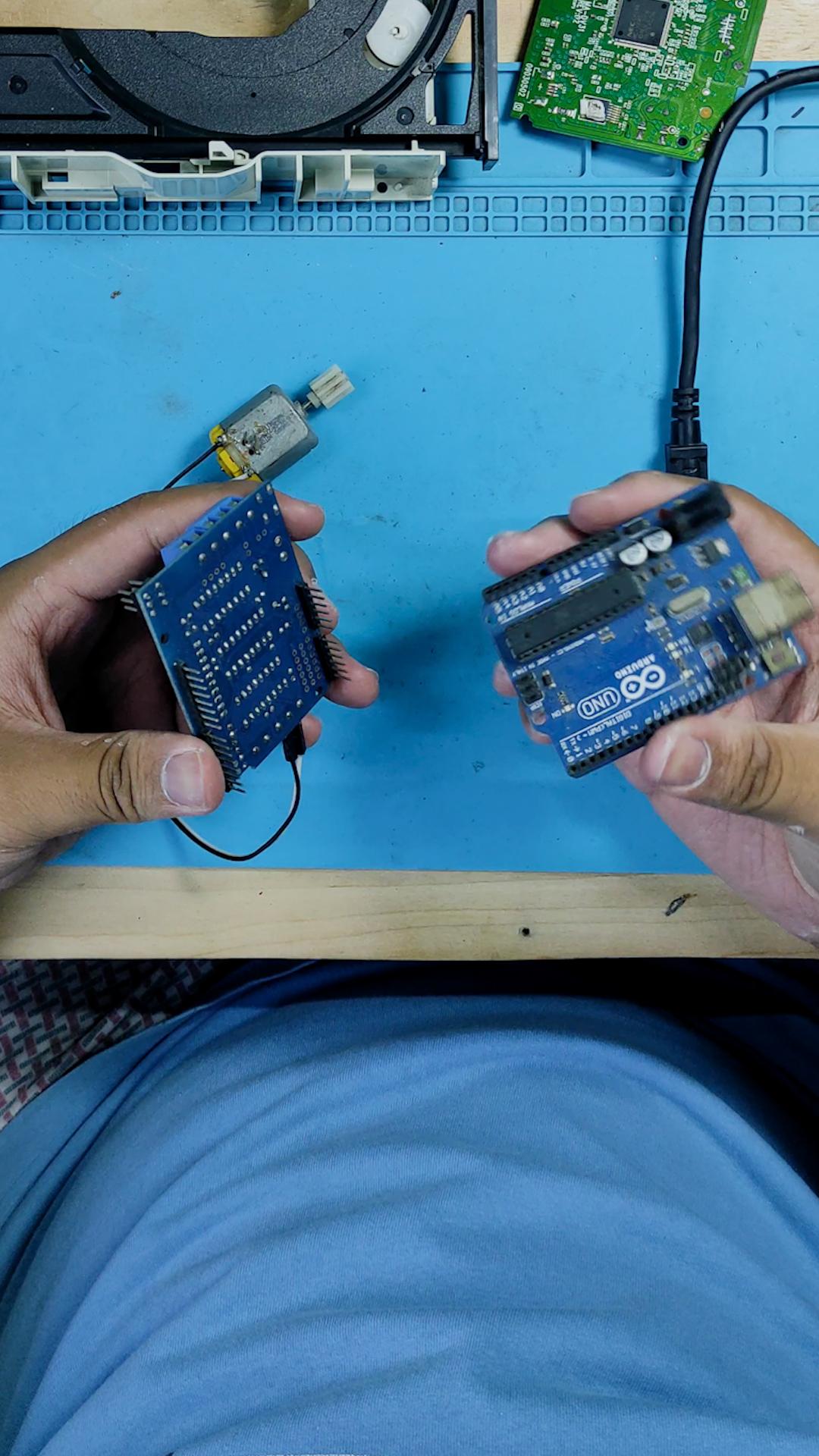 Homebrew PCB Shaker for Etching Using an Old DVD Rom! : 8 Steps (with ...