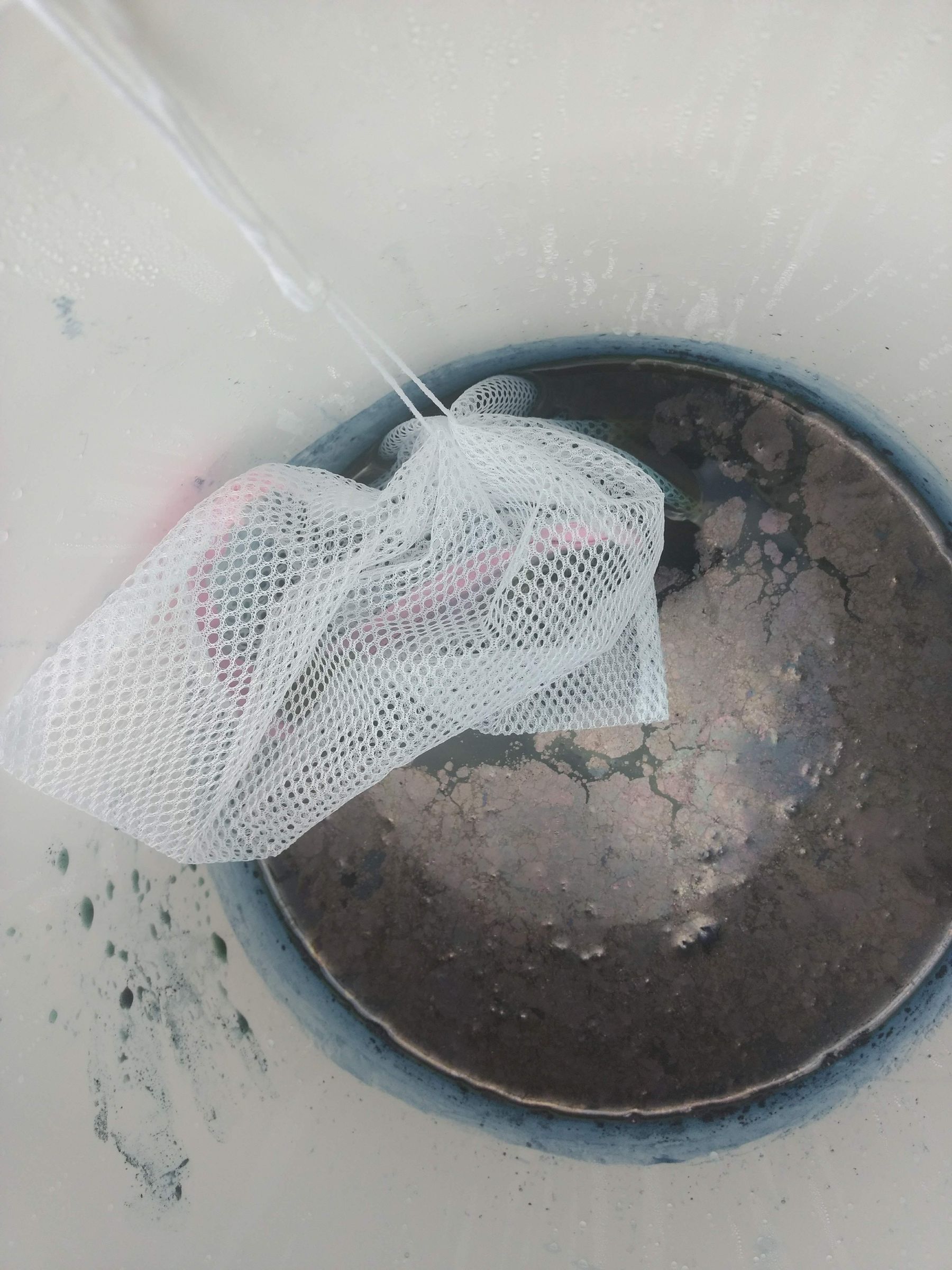 Natural Indigo Gradient Dyeing : 13 Steps (with Pictures) - Instructables