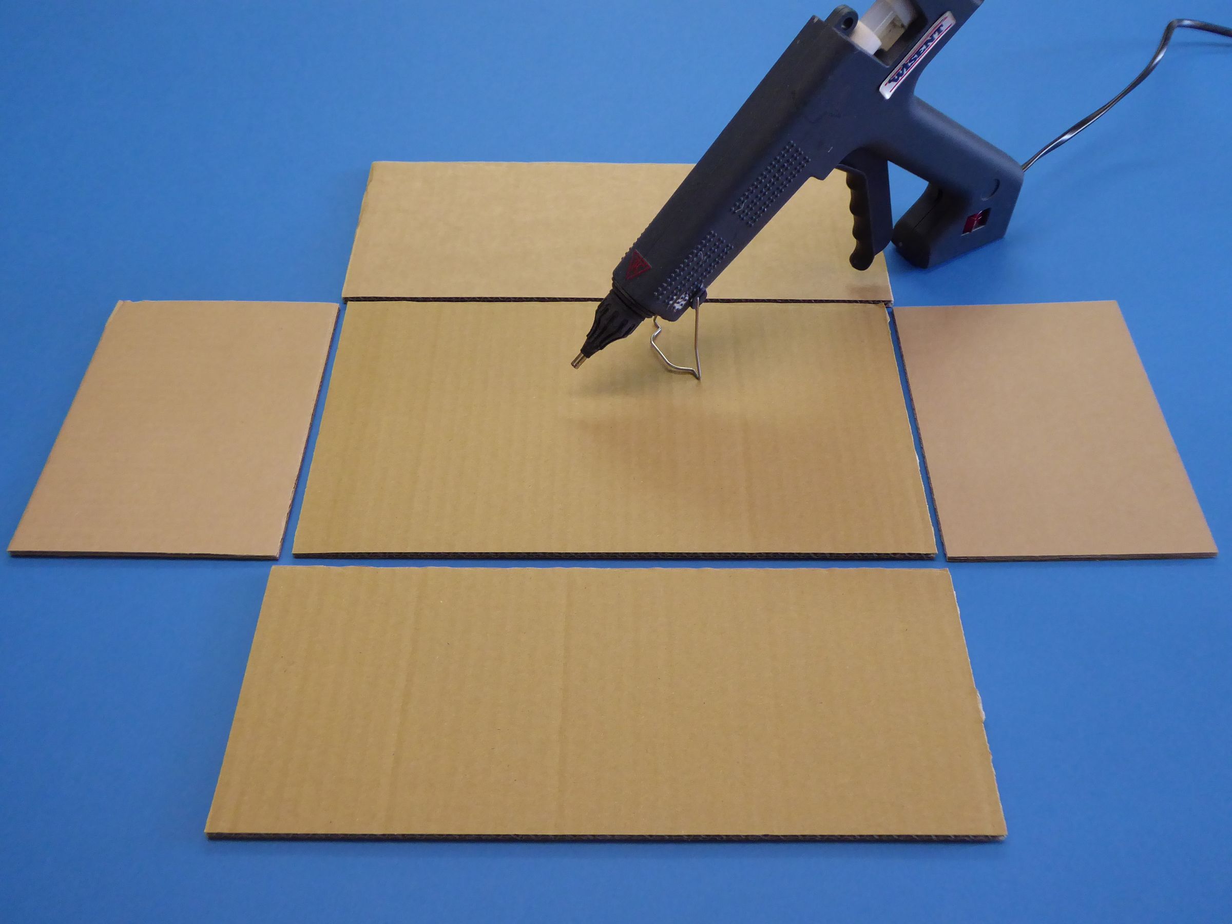 The Magic Chicken Cardboard Box : 5 Steps (with Pictures) - Instructables