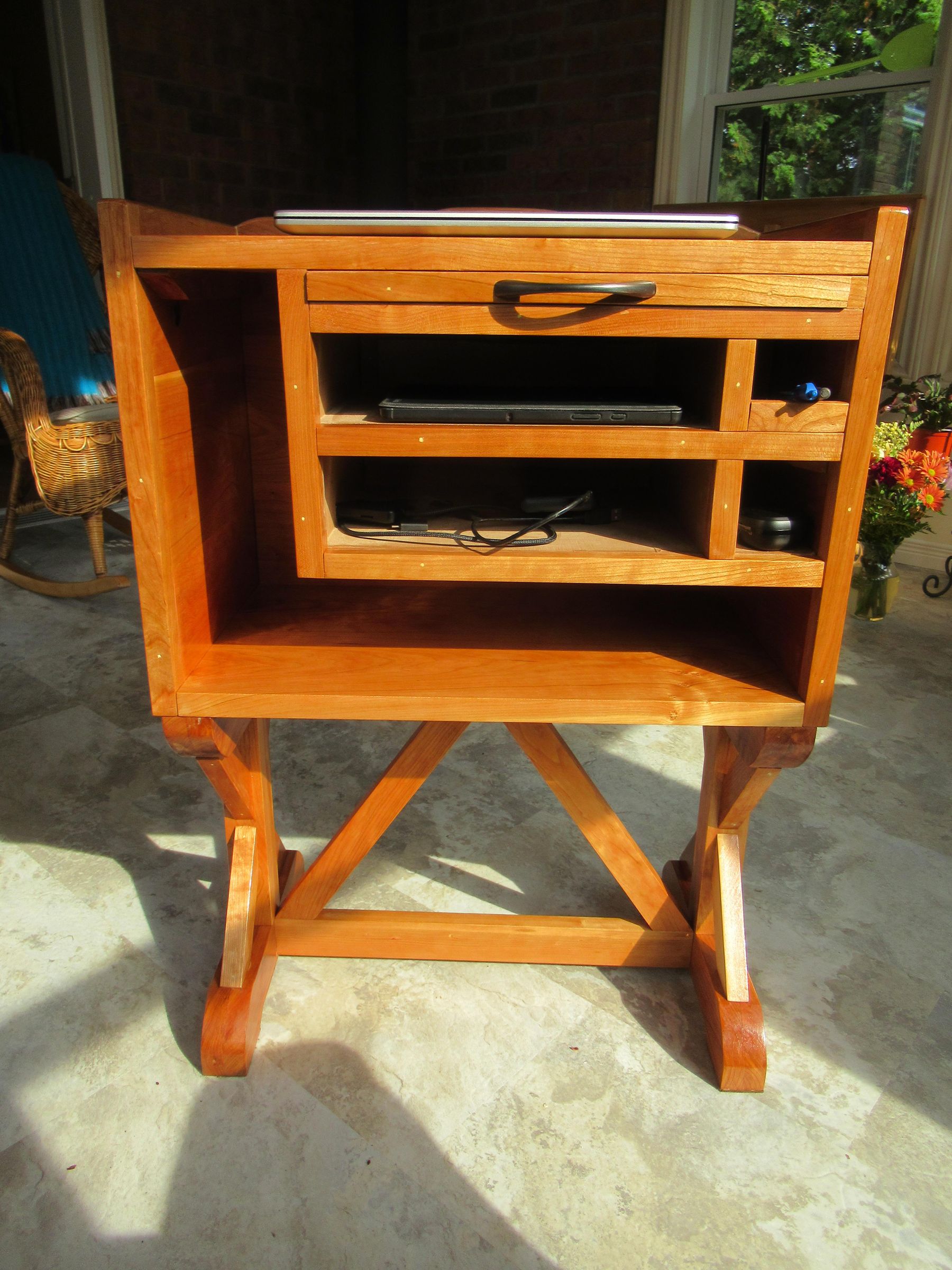 Laptop Station : 9 Steps (with Pictures) - Instructables