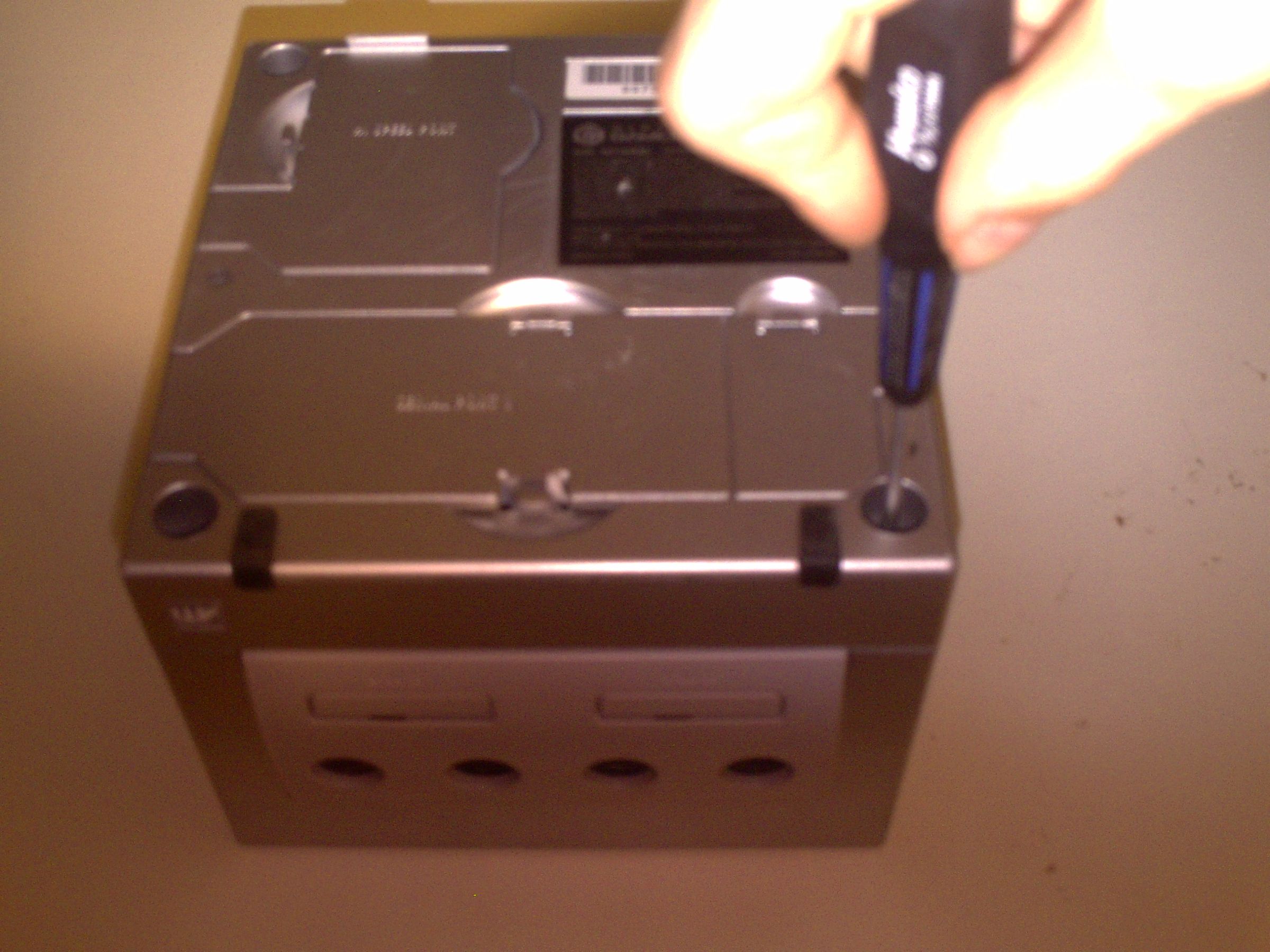 How to Replace the Power Light in Your Nintendo Gamecube : 6 Steps ...