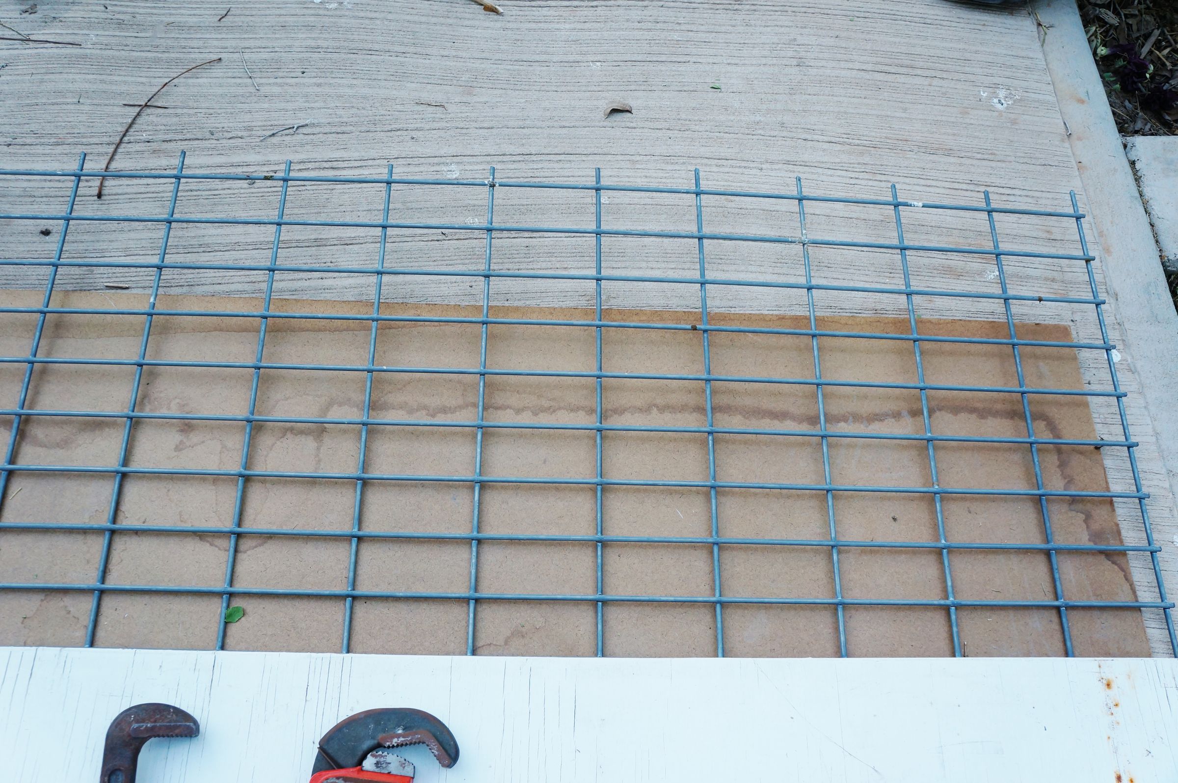 Cheap Easy Dog Run to Build : 6 Steps - Instructables