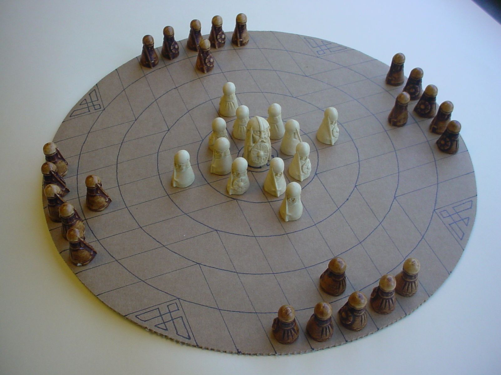 Round Hnefatafl Board : 5 Steps - Instructables