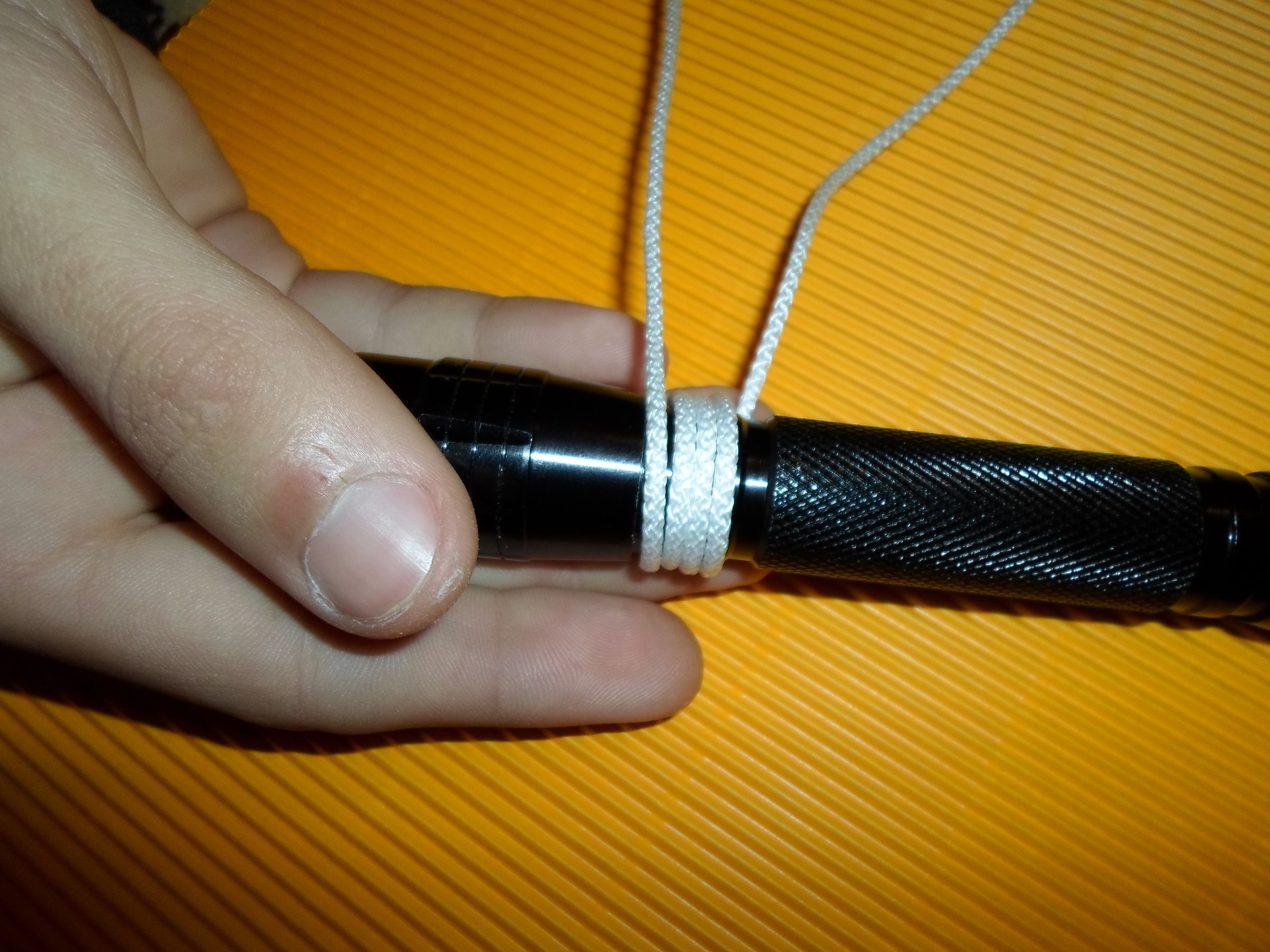 Flashlight Paracord Strap - Instructables