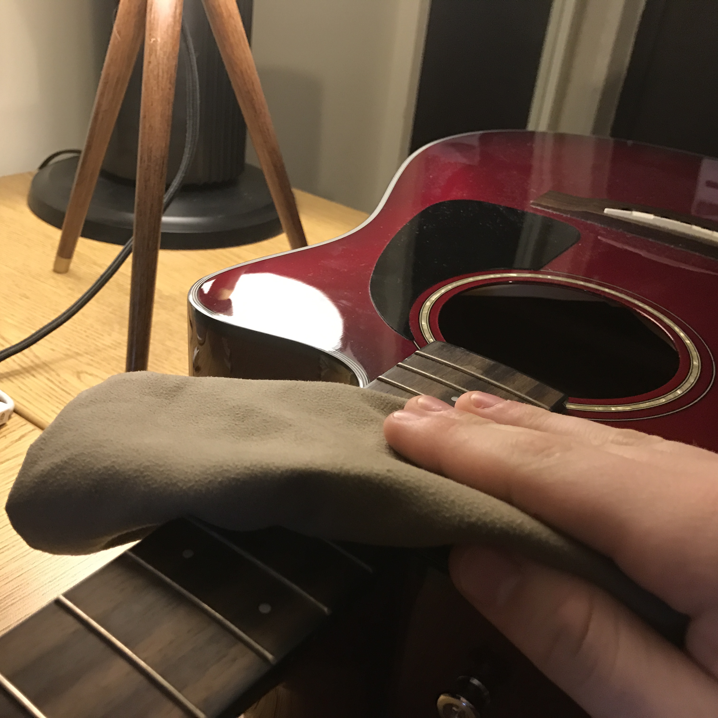 How to String a Steel-String Acoustic Guitar : 11 Steps (with Pictures ...