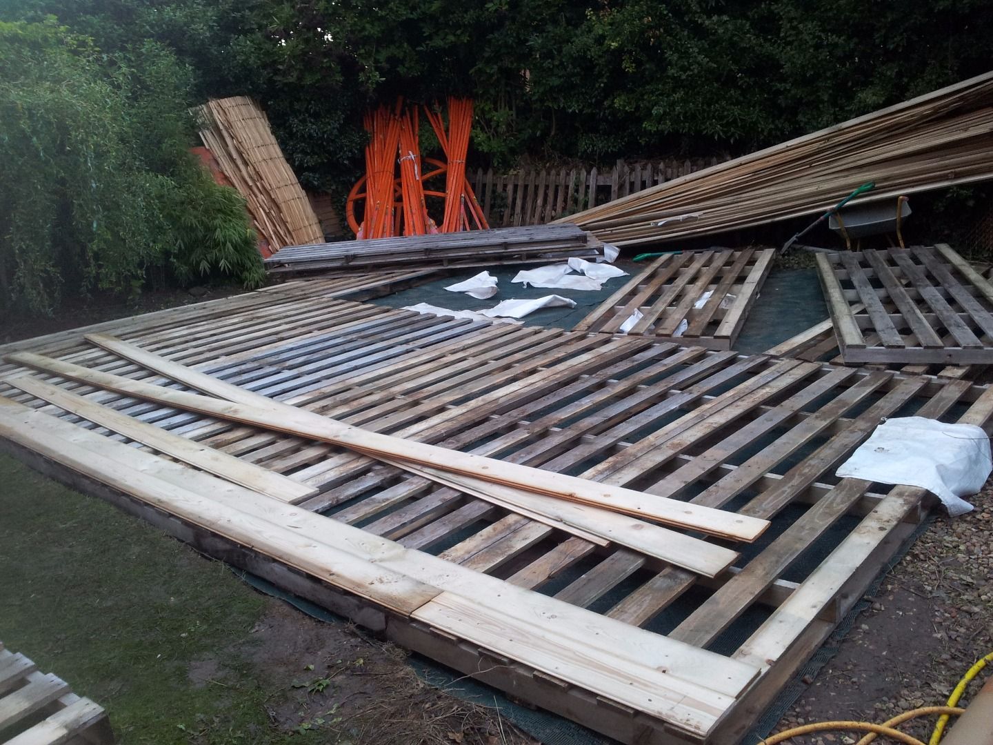 Pallets Provide Perfectly Practical Palatial Platform : 5 Steps ...