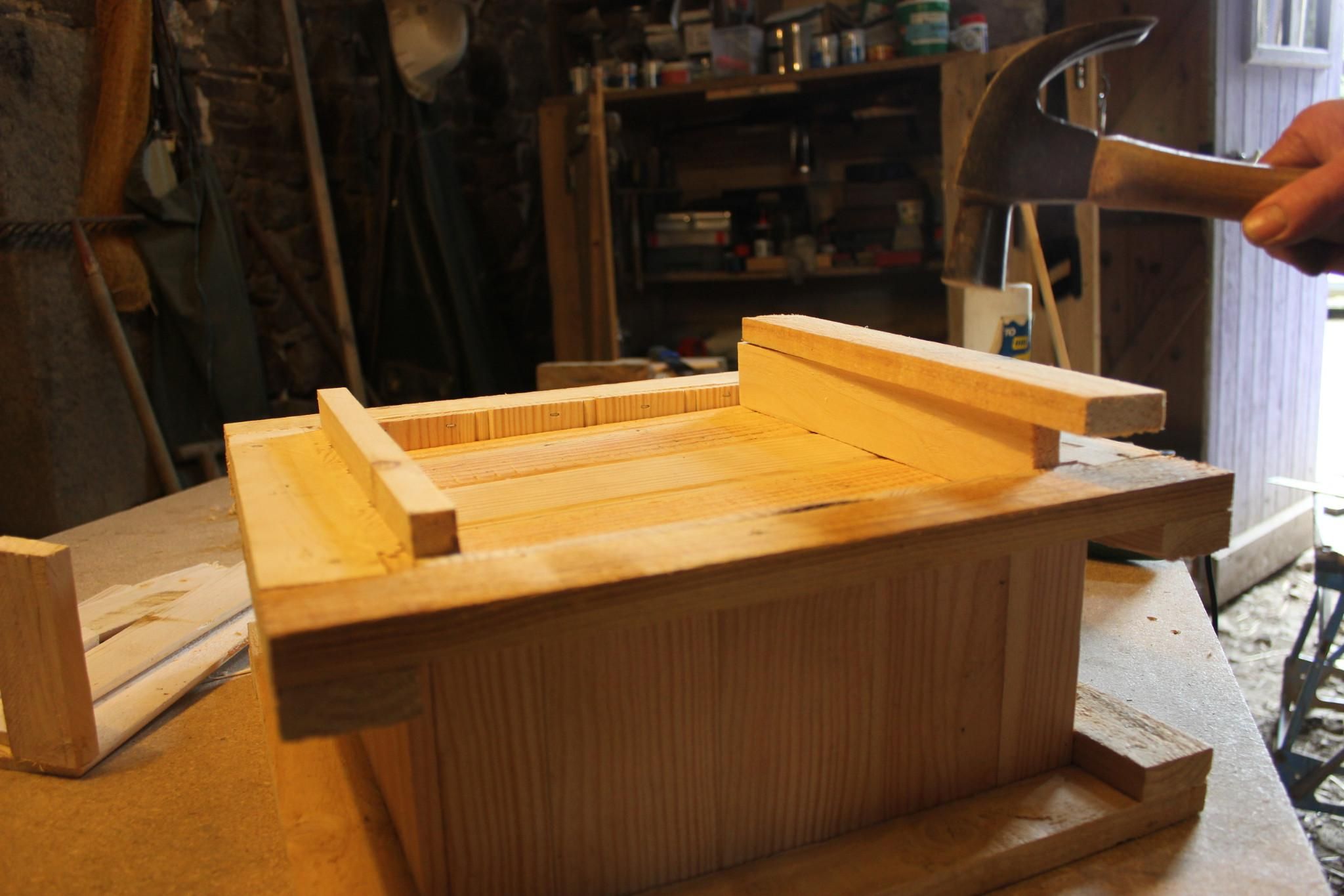 Make a Wooden Fuelless Cooker or Hay-box Using Scrap Wood and Hemp Wool ...