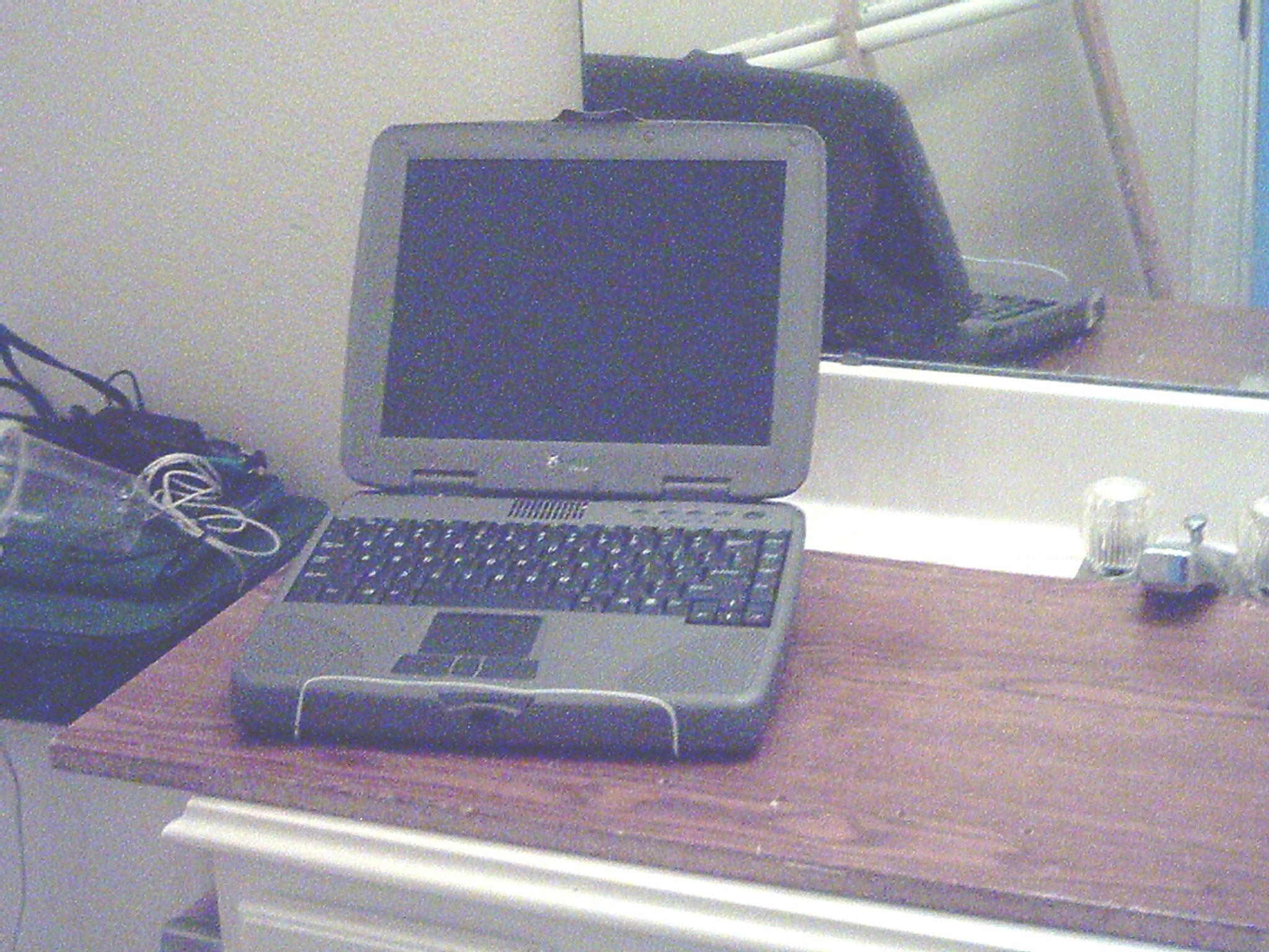 One Coat Hanger Laptop Stand : 7 Steps - Instructables