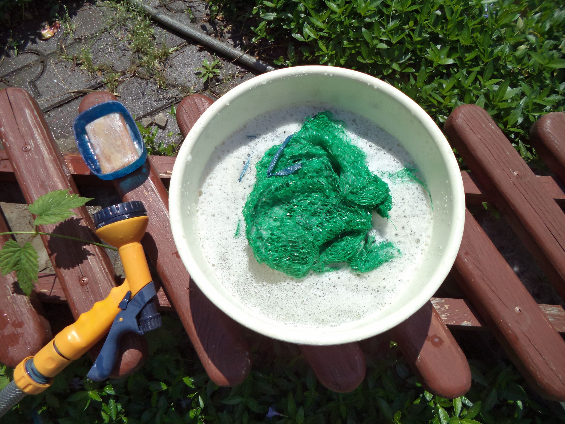 How to Make a Sponge Out of Plastic Mesh Bag : 7 Steps (with Pictures ...