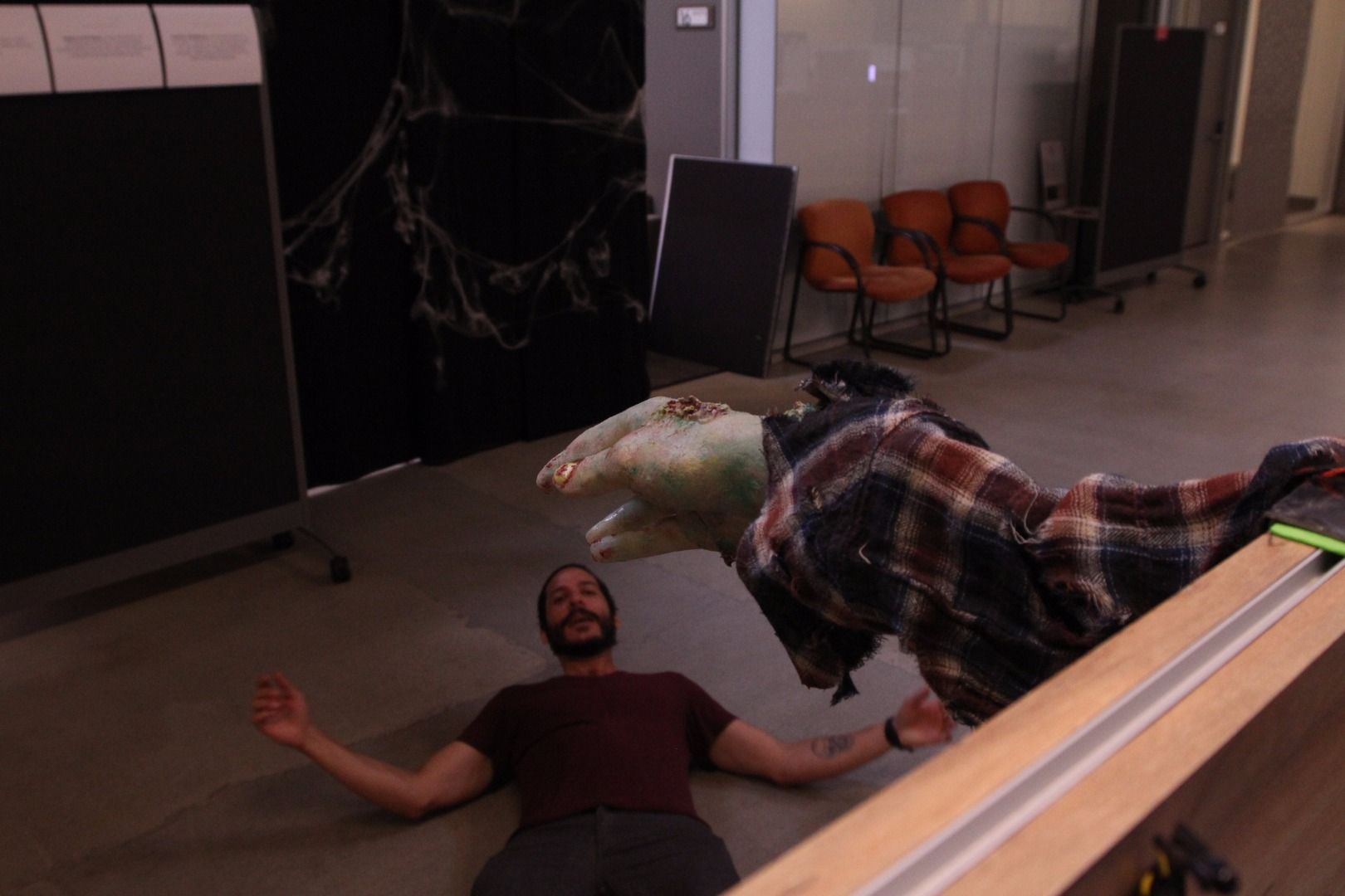 Zombie Selfie : 3 Steps - Instructables