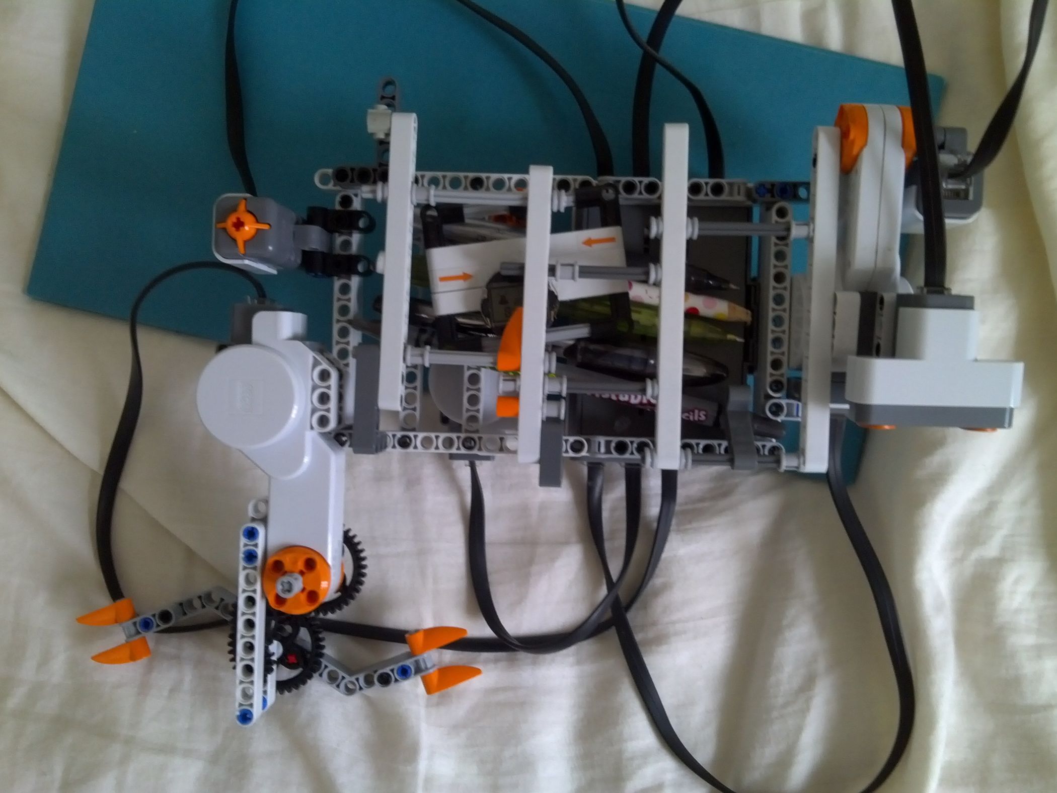 Make a Hi-tech Multi Tool Lego NXT Pencil Case! : 8 Steps - Instructables