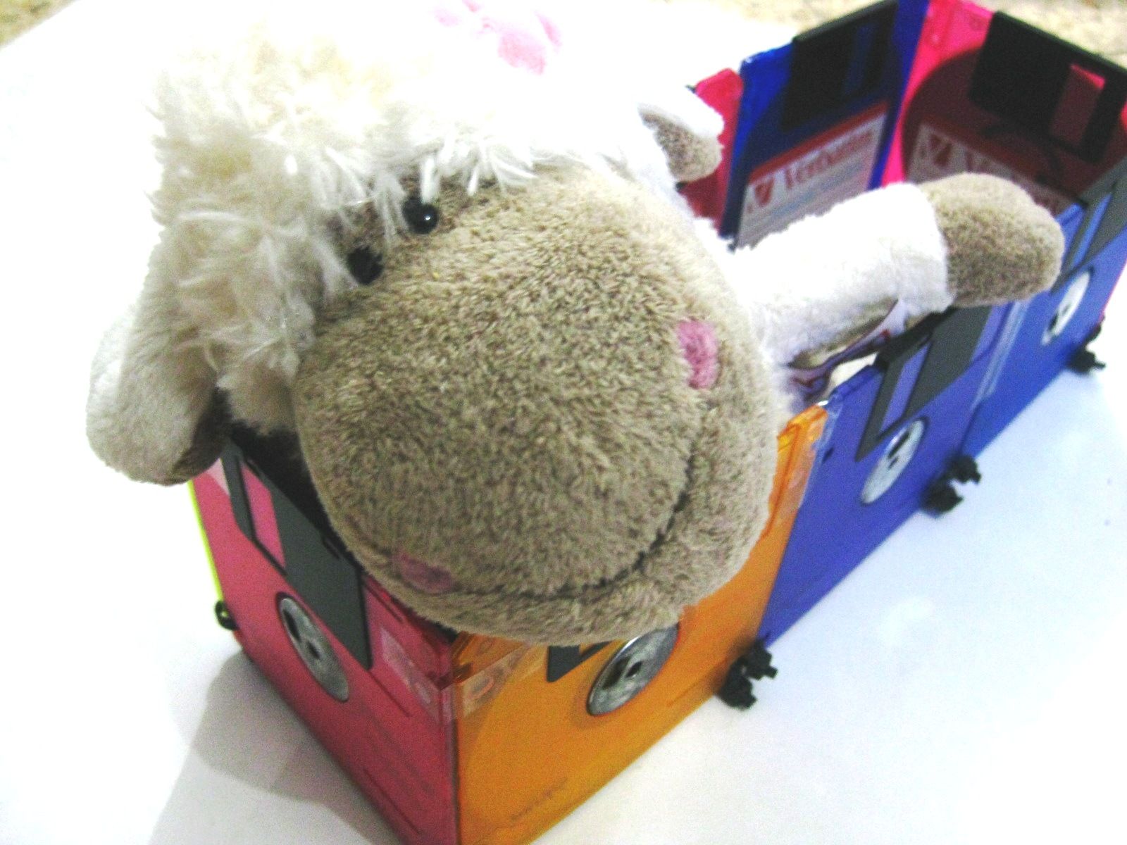 Colorful Floppy Disk Box : 3 Steps - Instructables