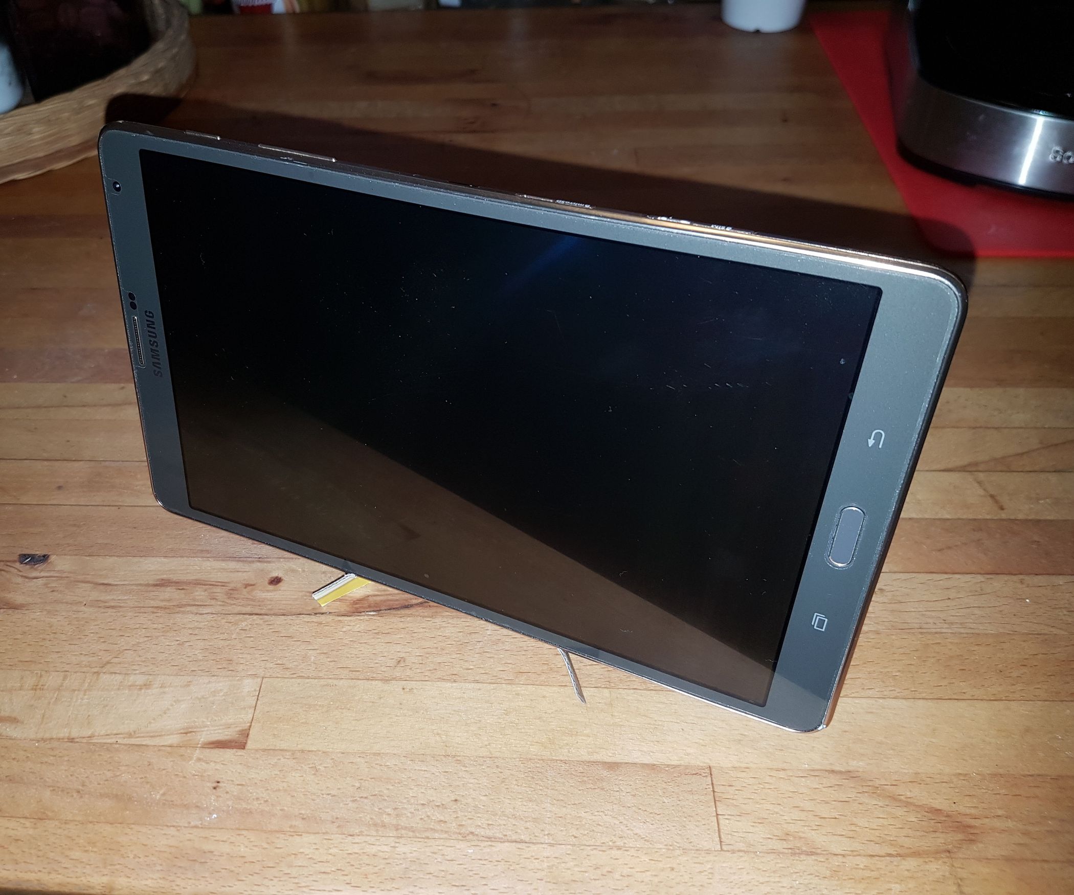 Free and Sturdy Cardboard Tablet Stand (with Pictures) - Instructables
