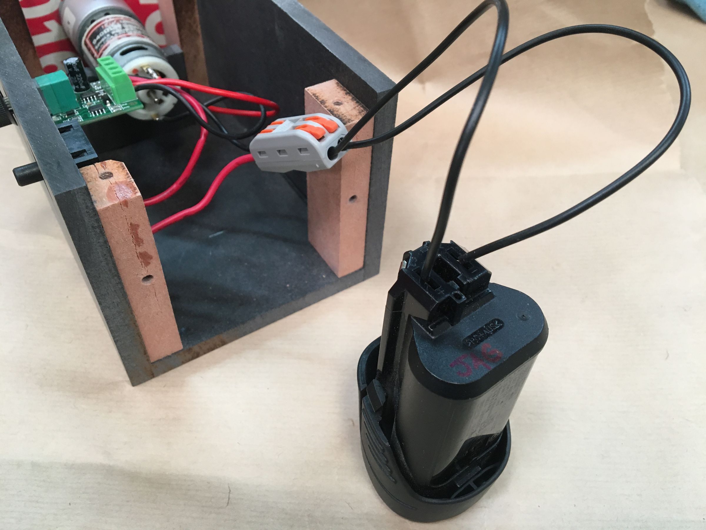 Portable Motorized Turntable (from an Angle Grinder) : 6 Steps (with ...