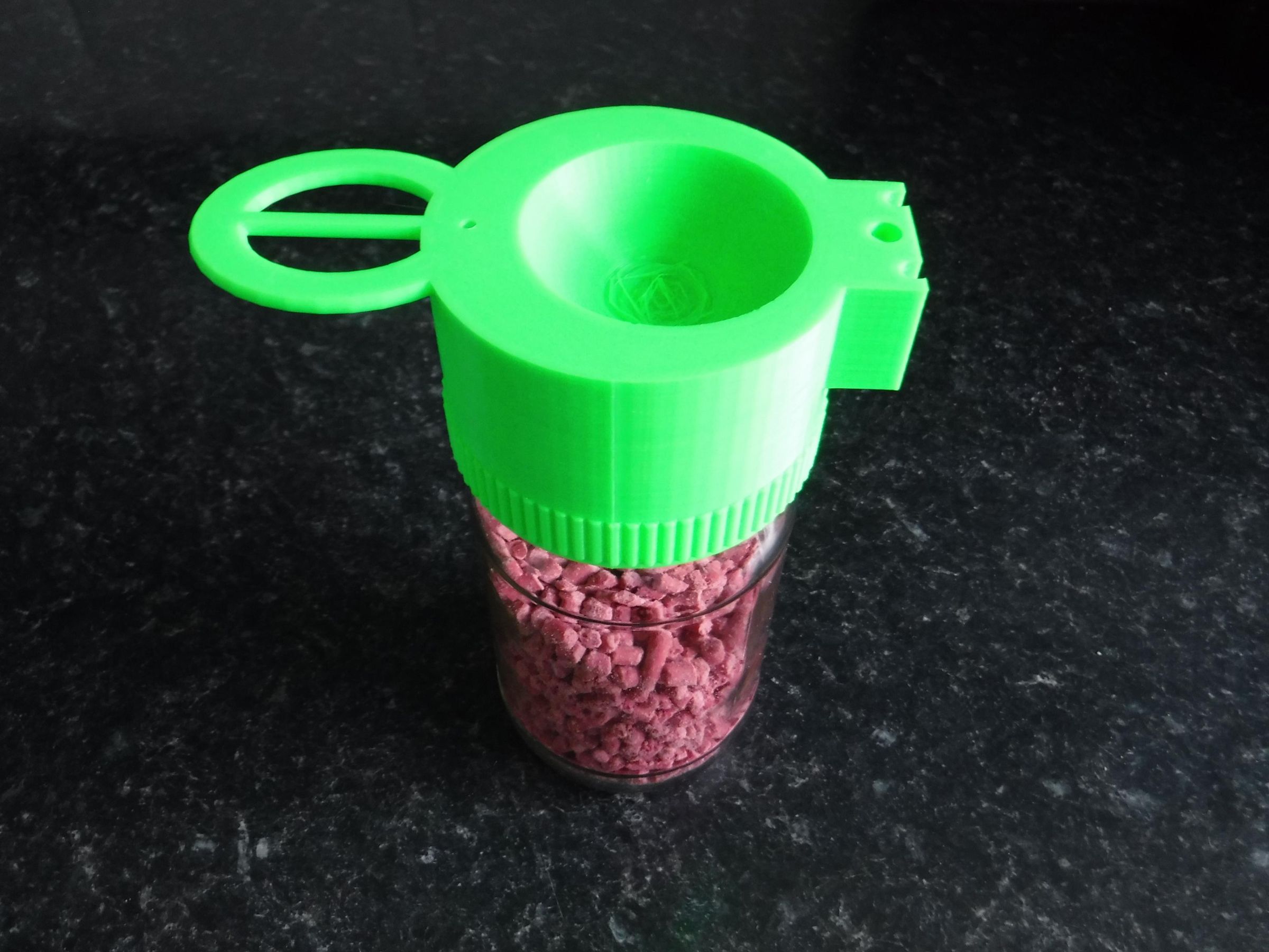 Pickle Jar Bird Feeder : 7 Steps (with Pictures) - Instructables
