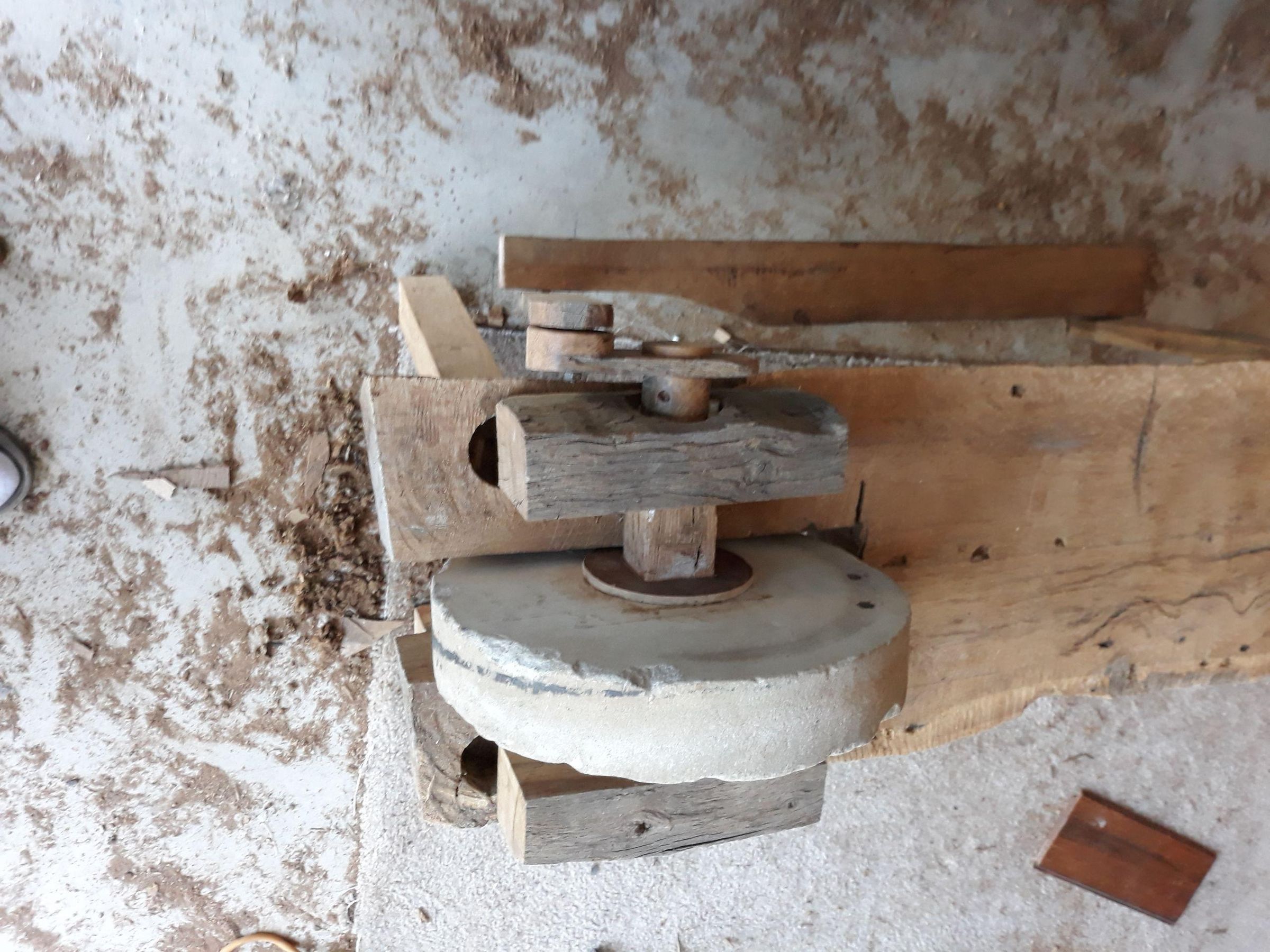Old Fashioned Grinding Wheel Bench : 3 Steps - Instructables