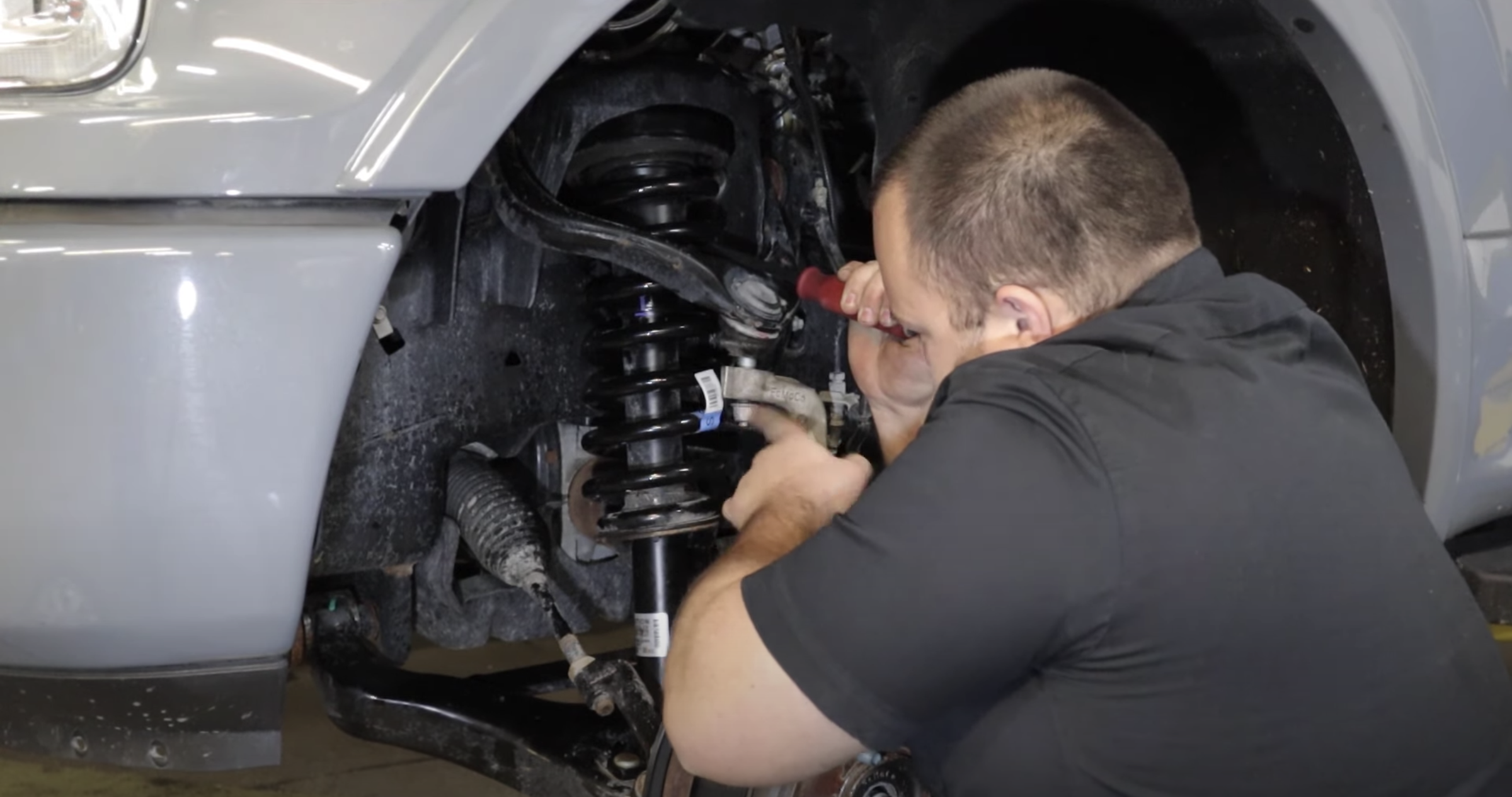 F150 2.5" Leveling Kit Install : 11 Steps (with Pictures) - Instructables