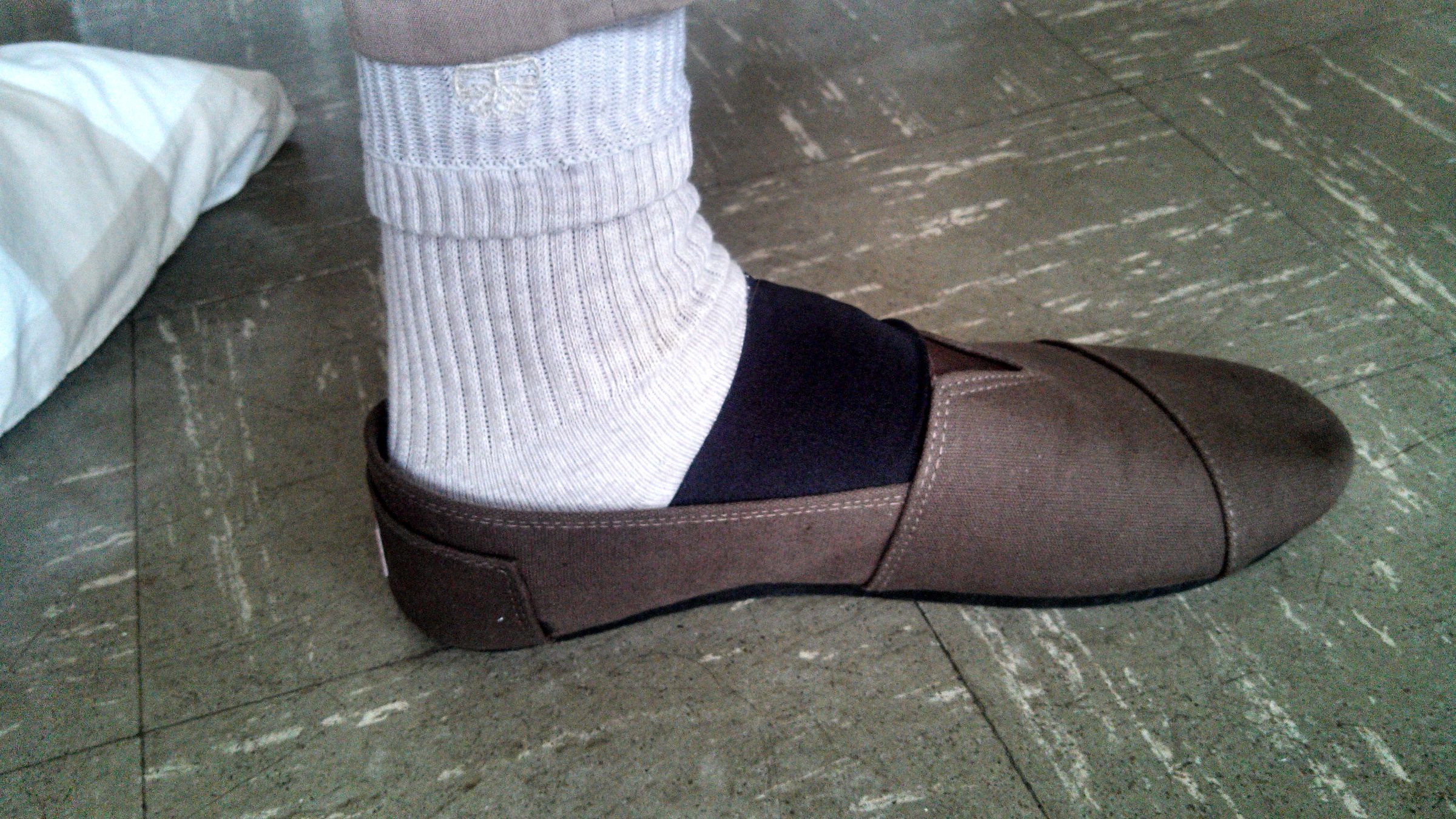 Keep Your Slip on Shoes From Falling Off - Instructables