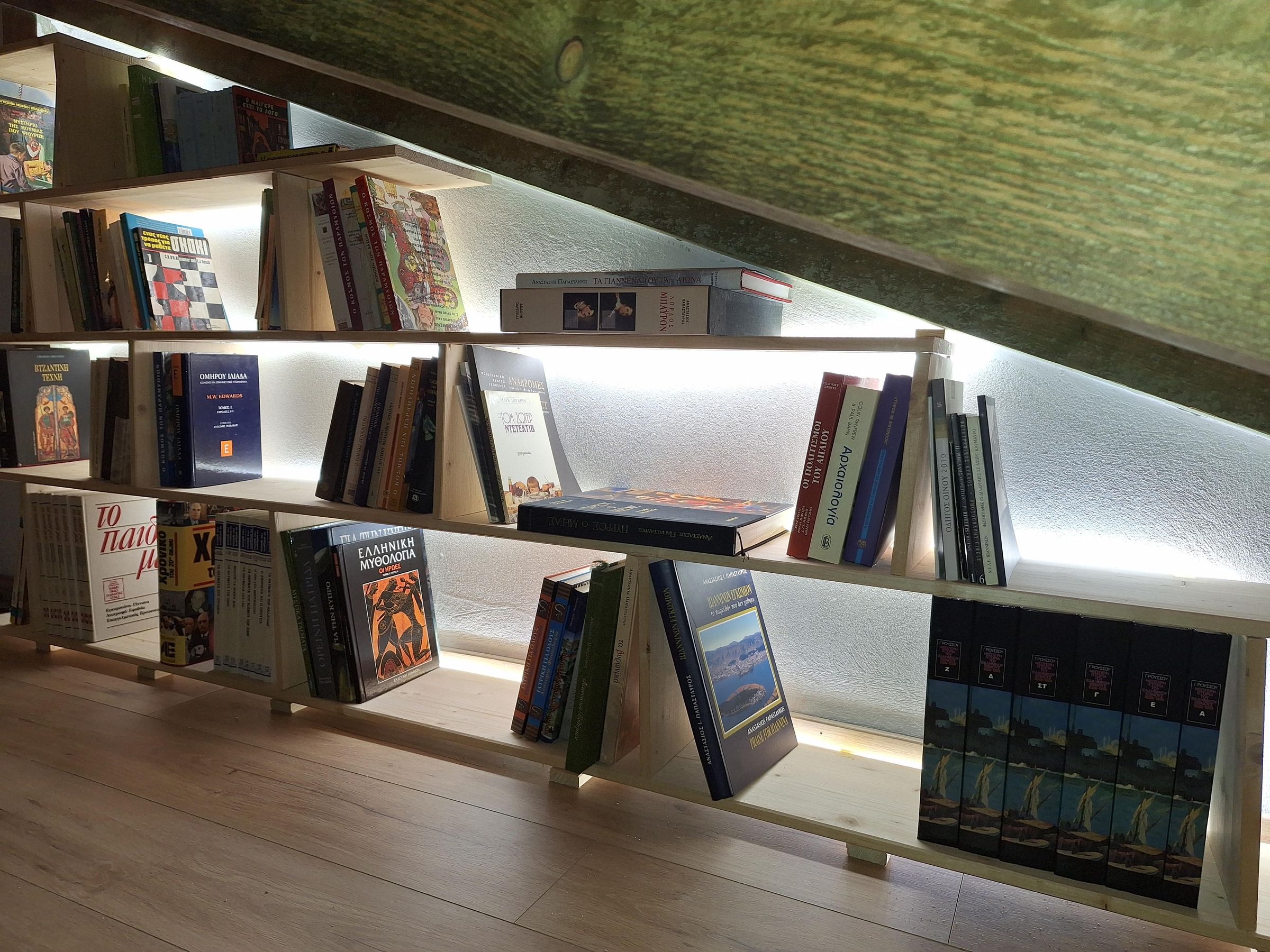 Turn a Confined Dark Area Into a Back Lighted Bookcase : 11 Steps (with ...