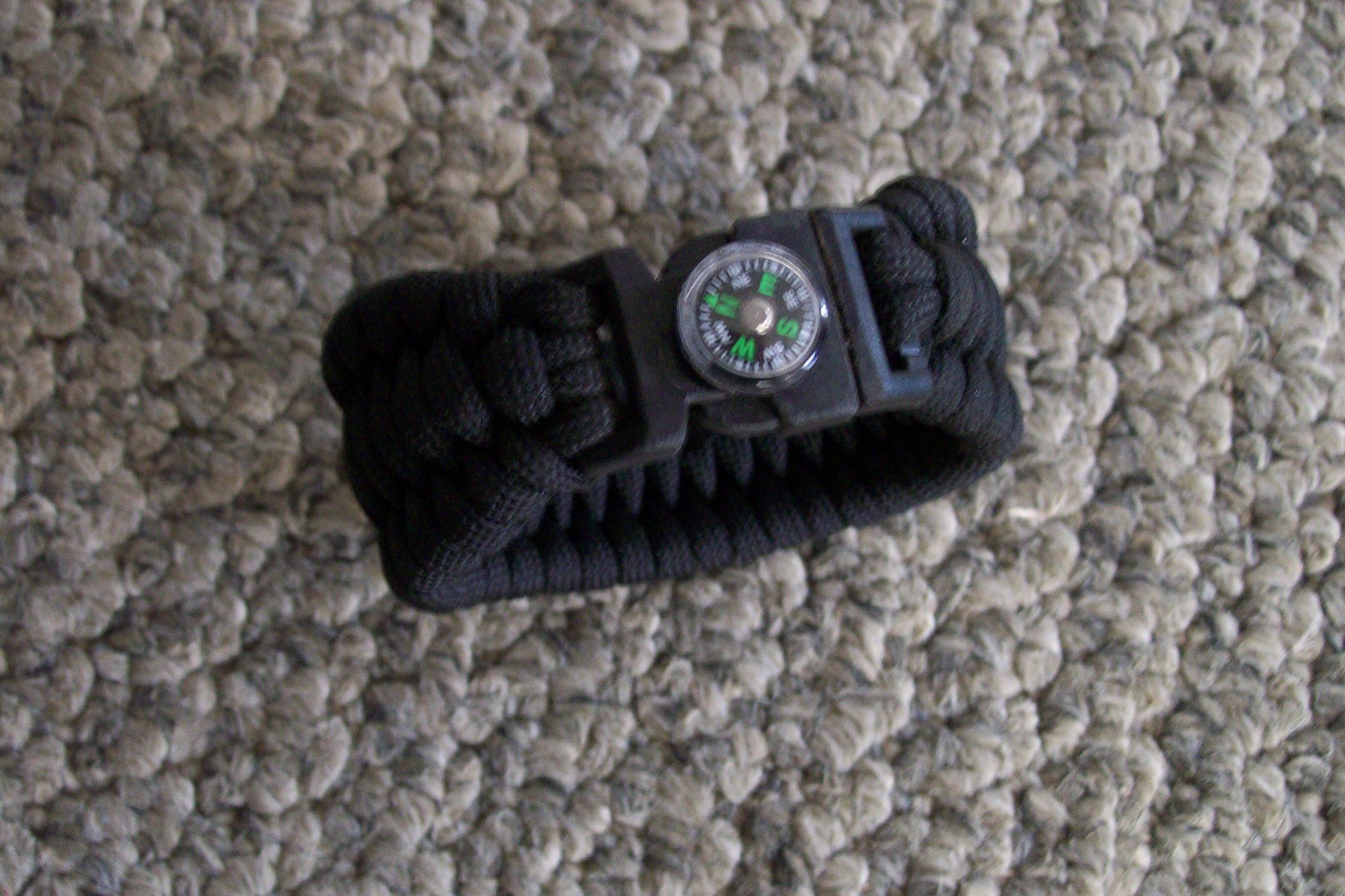 Attach a Compass to a Paracord Bracelet : 3 Steps - Instructables
