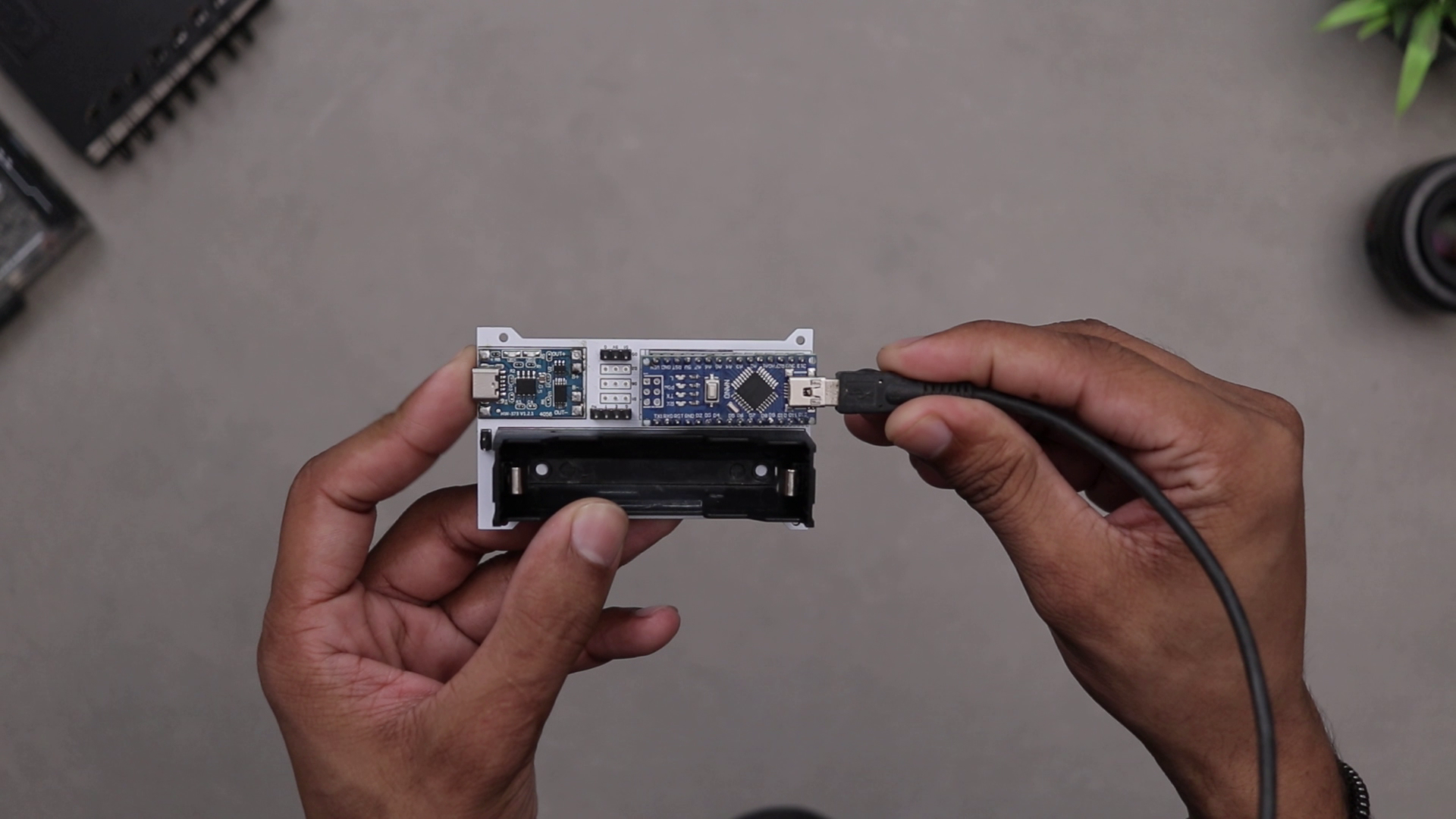 Smart Desk Dustbin With Futuristic Iris Lid : 10 Steps (with Pictures ...