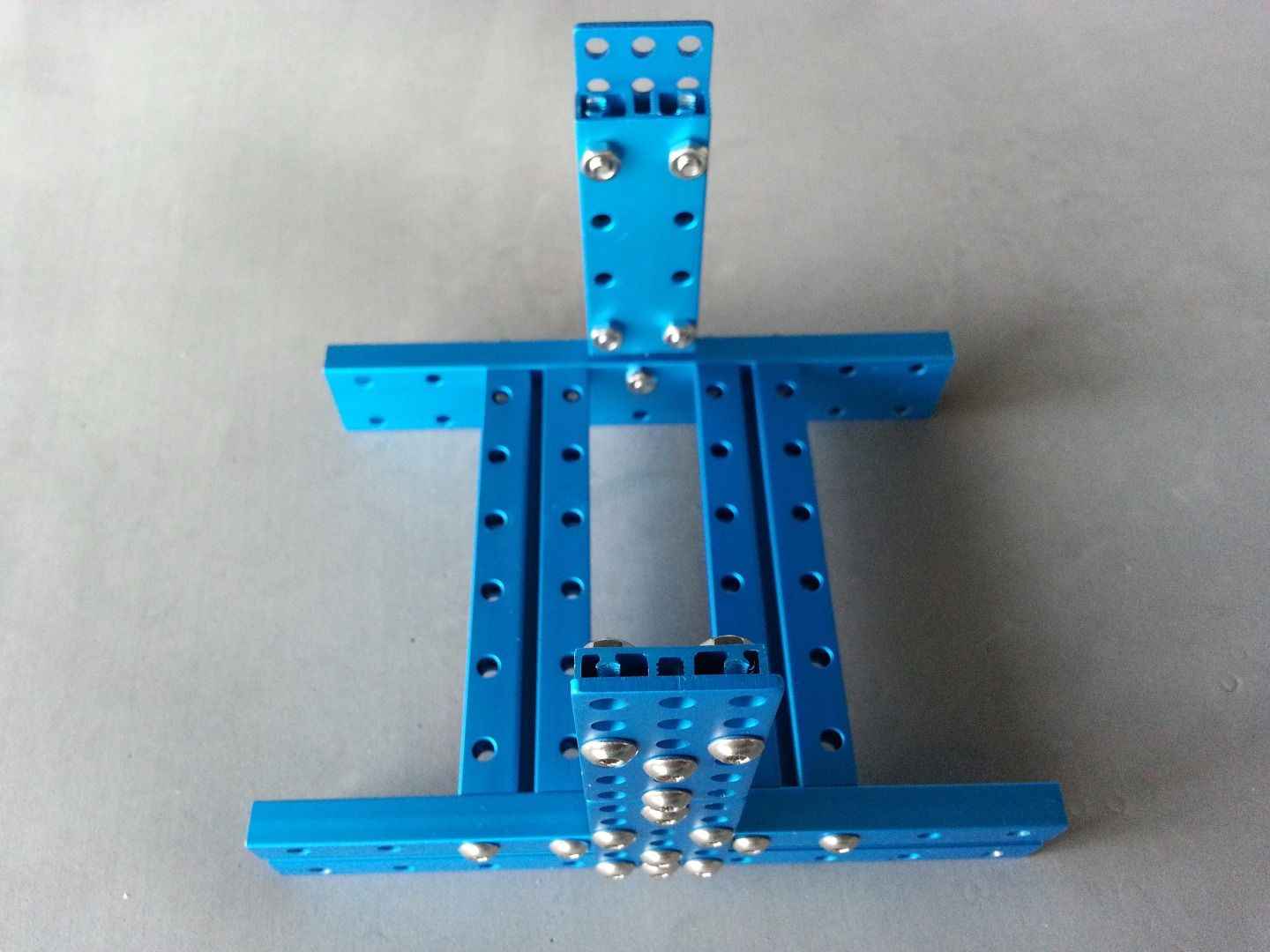 How to Build a Triangular Tank With Makeblock : 11 Steps (with Pictures ...