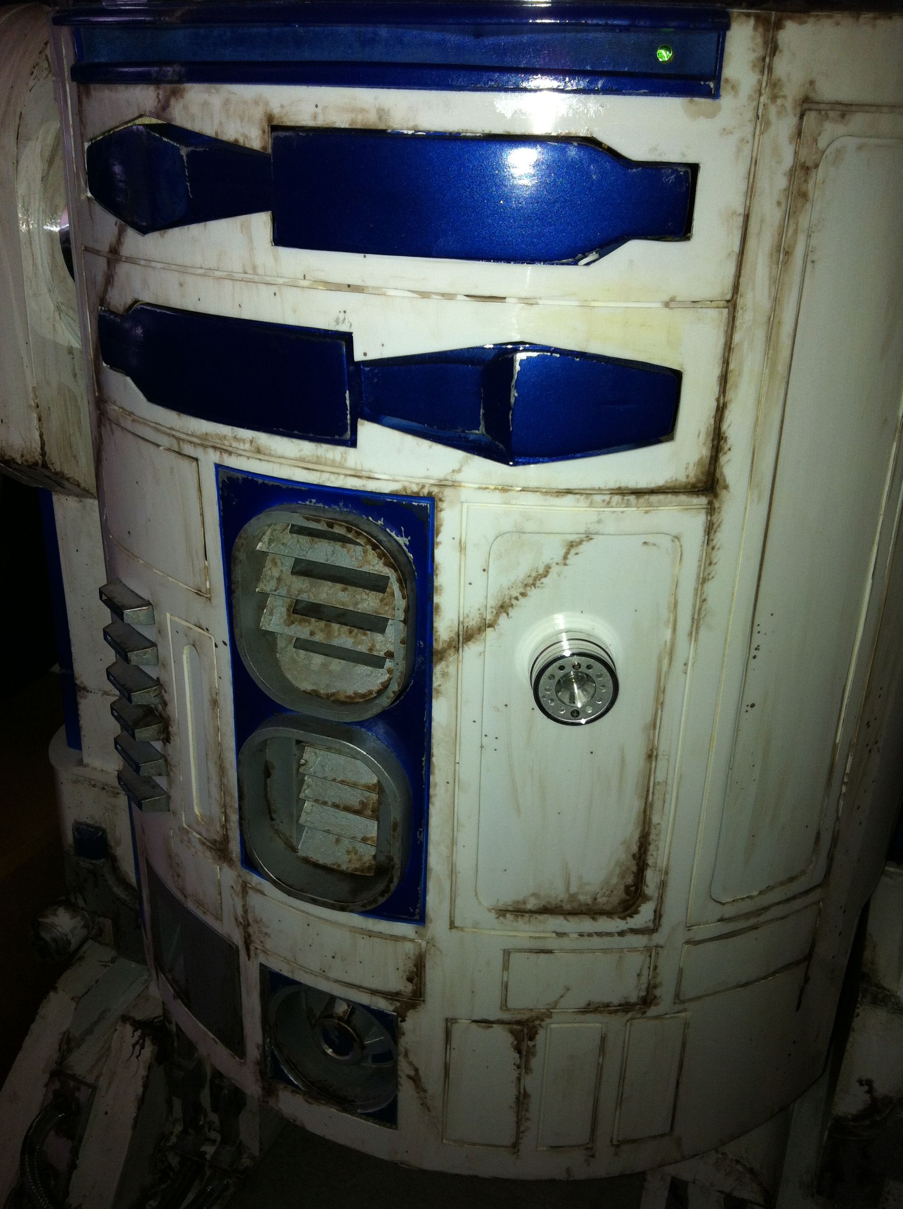 R2D2 How to Battle Damaged R2 and Add Low-cost Audio N Led Lights ...