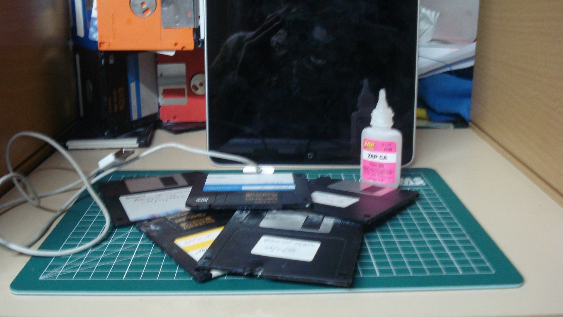 Apple Floppy Dock : 5 Steps - Instructables