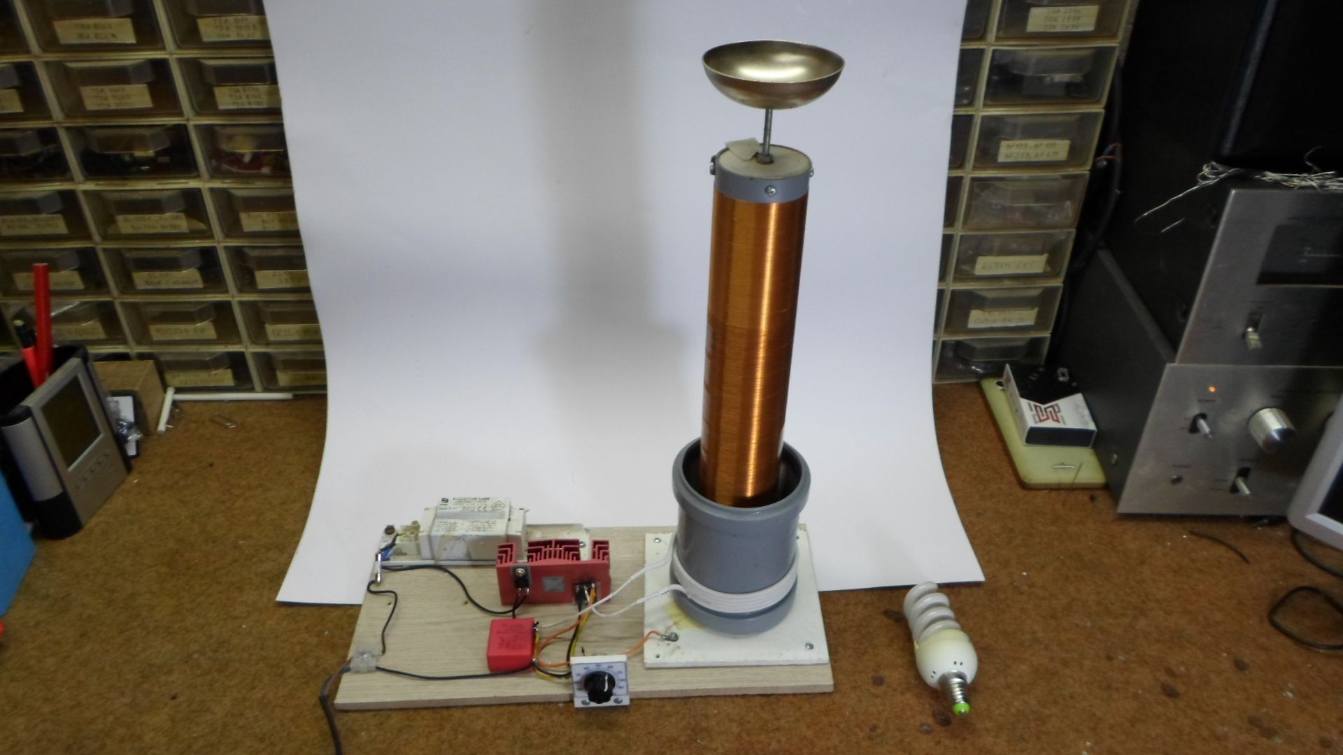 DIY Simple 220v One Transistor Tesla Coil : 3 Steps - Instructables