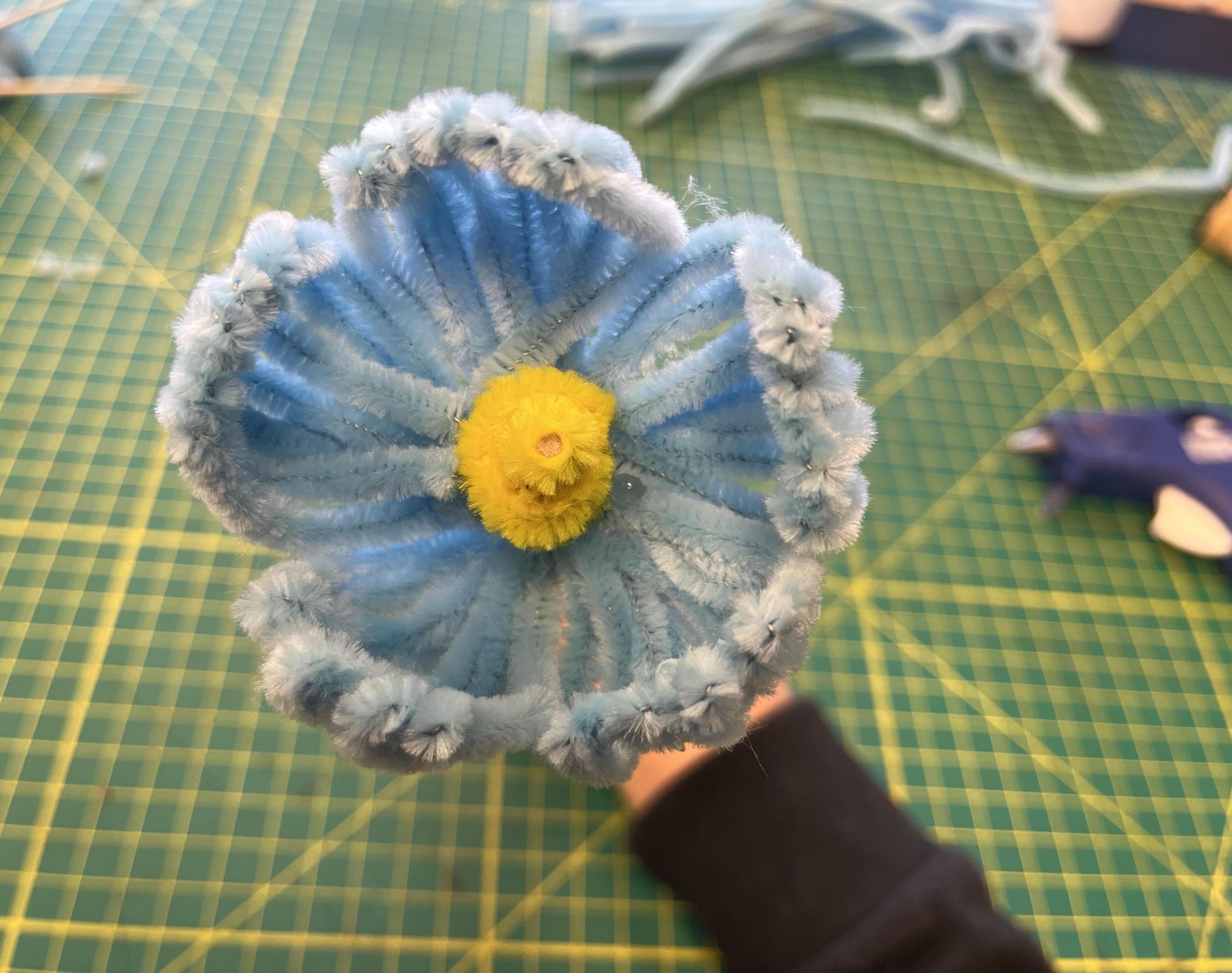 How to Make a Pipe Cleaner Flower : 11 Steps - Instructables