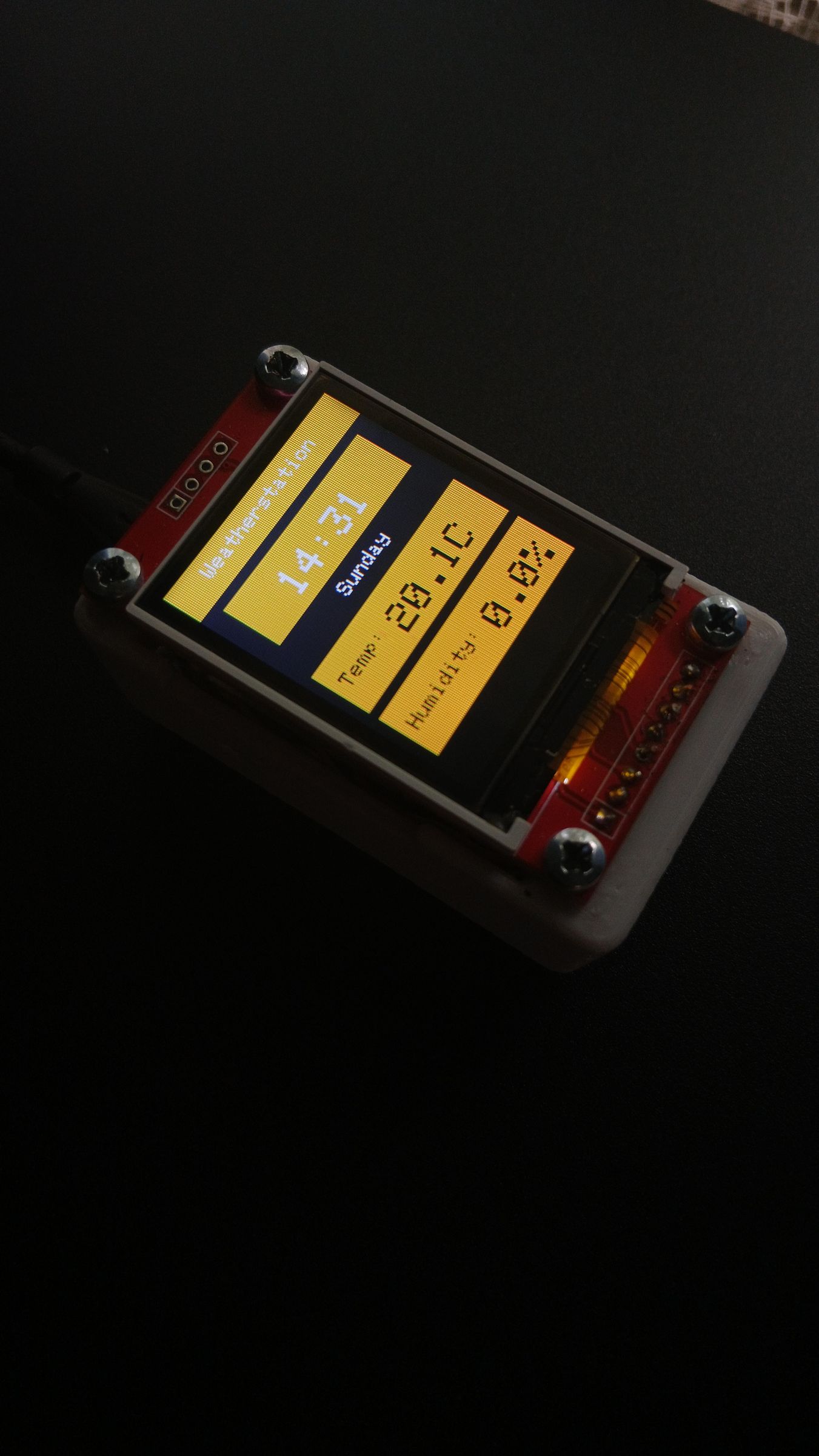 BitGlance Is a Sleek ESP8266-powered Clock That Shows Time, Crypto Prices, Weather, and Runs Web ...