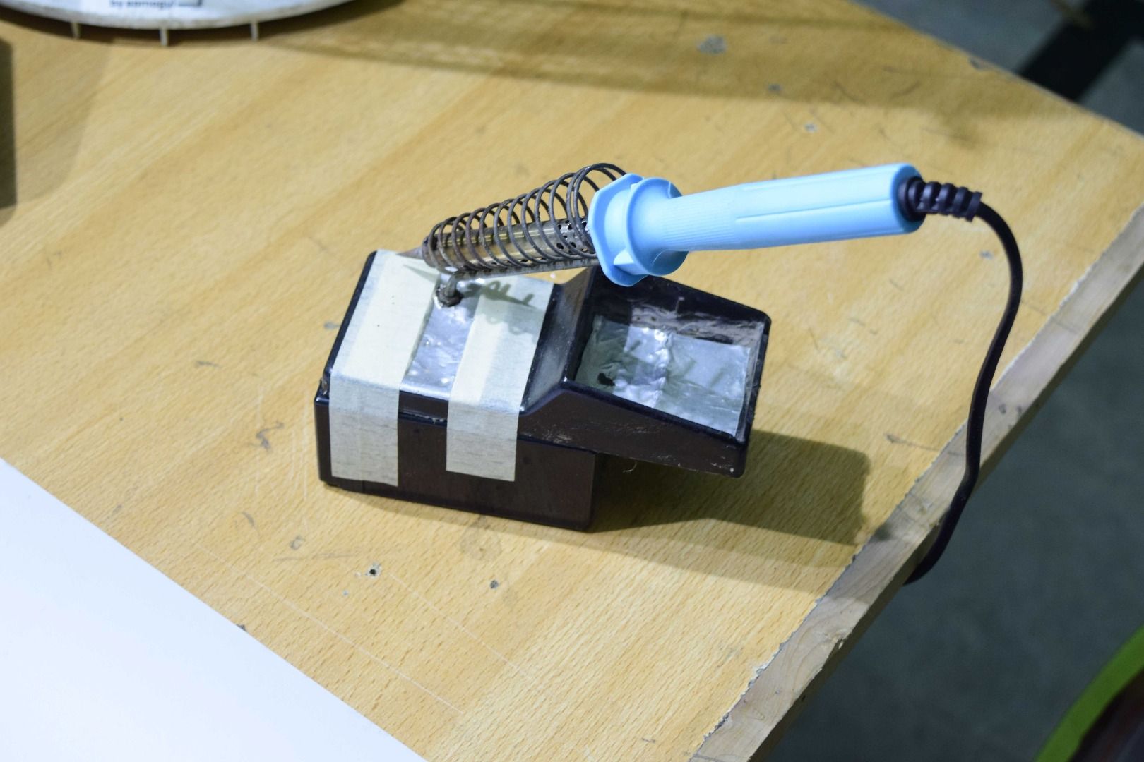 Setting Up the Perfect Electronics Workplace : 16 Steps (with Pictures ...
