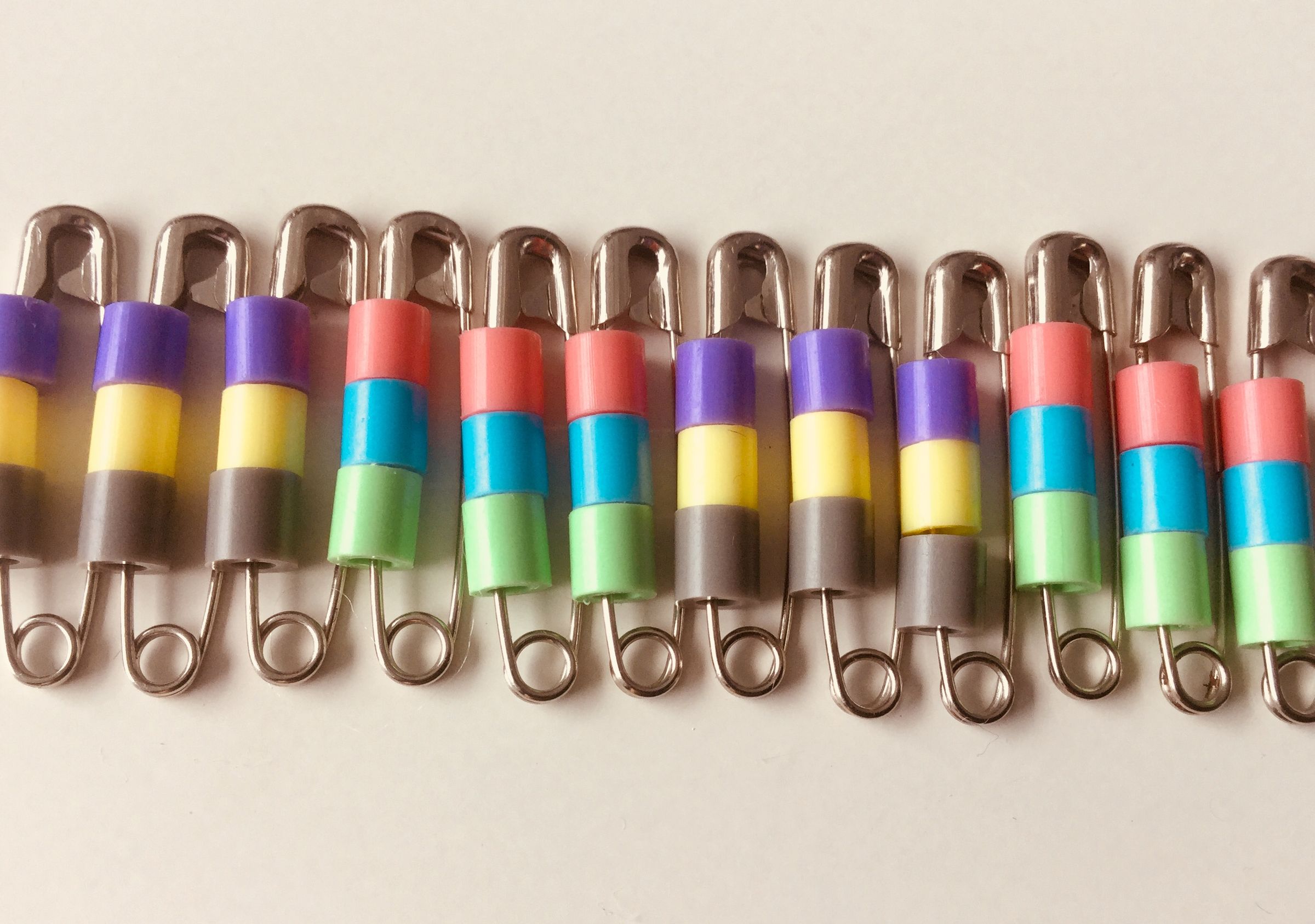 Simple Safety Pin Bracelet : 5 Steps (with Pictures) - Instructables